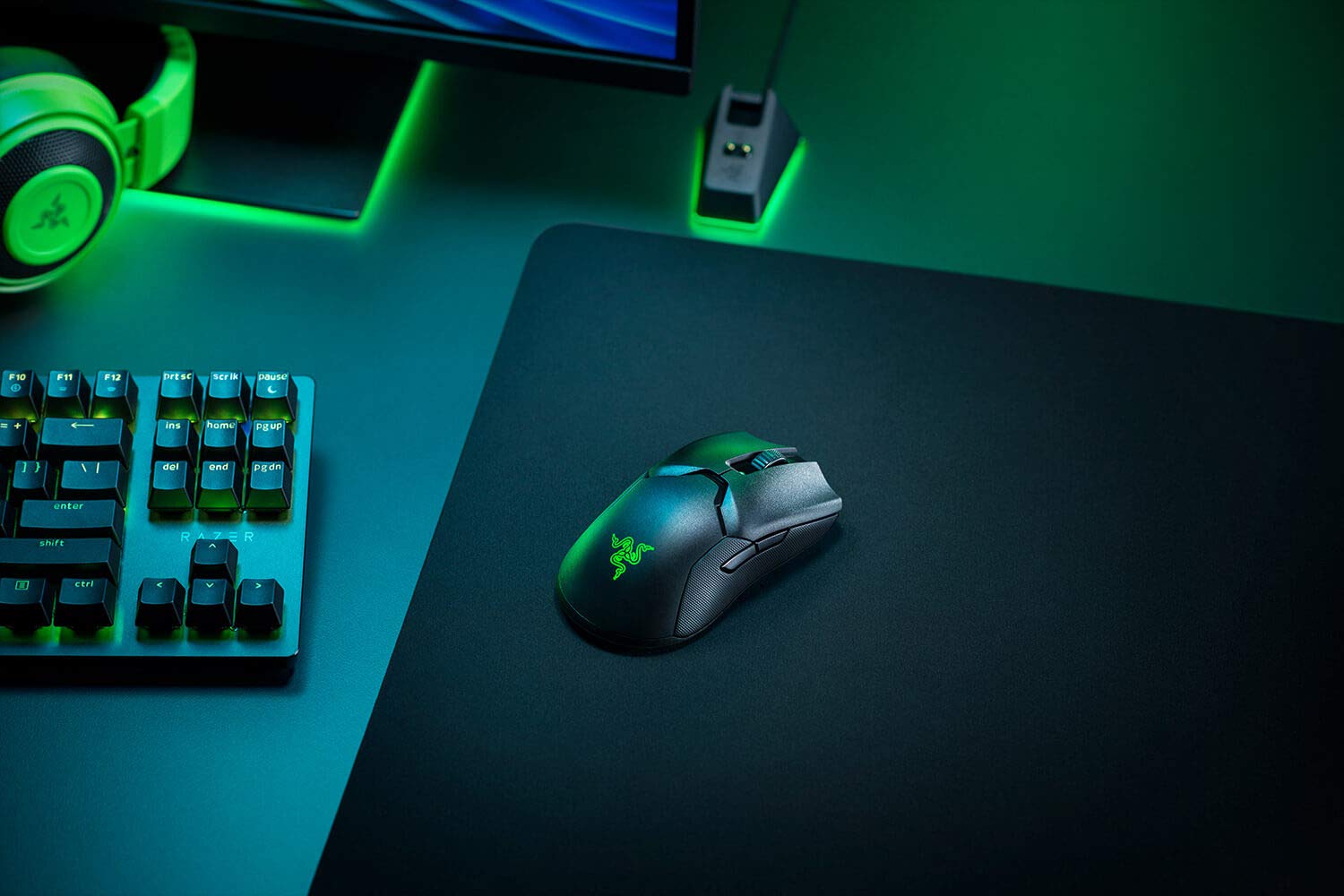 Razer Viper Ultimate - Light and Fast Ambidextrous Gaming Mouse (20,000 DPI Optical Sensor, Hyperspeed Wireless Technology, RGB Chroma) Black