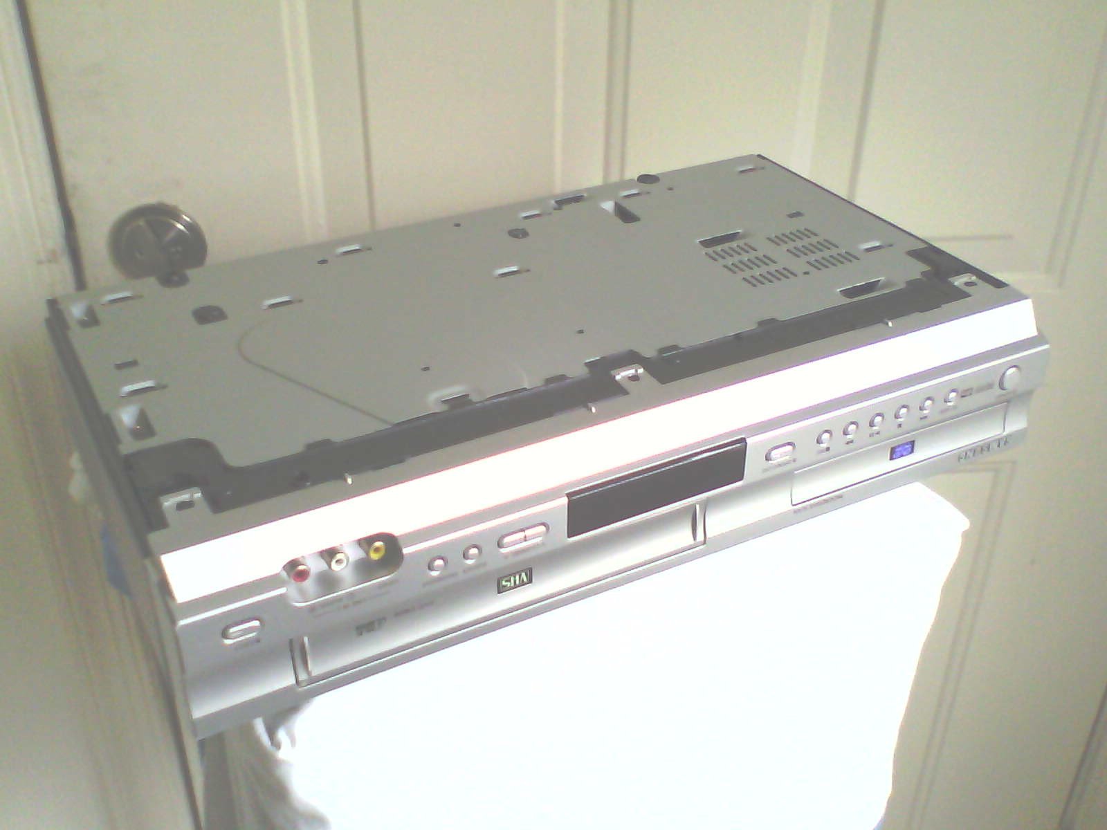 Samsung DVD-V4600C DVD Video & CD Player, VCR Video Cassette Tape Recorder Combo, 4-Head Hi-Fi Stereo VHS Player w/ Dolby Digital, dts Digital Out, Progresive