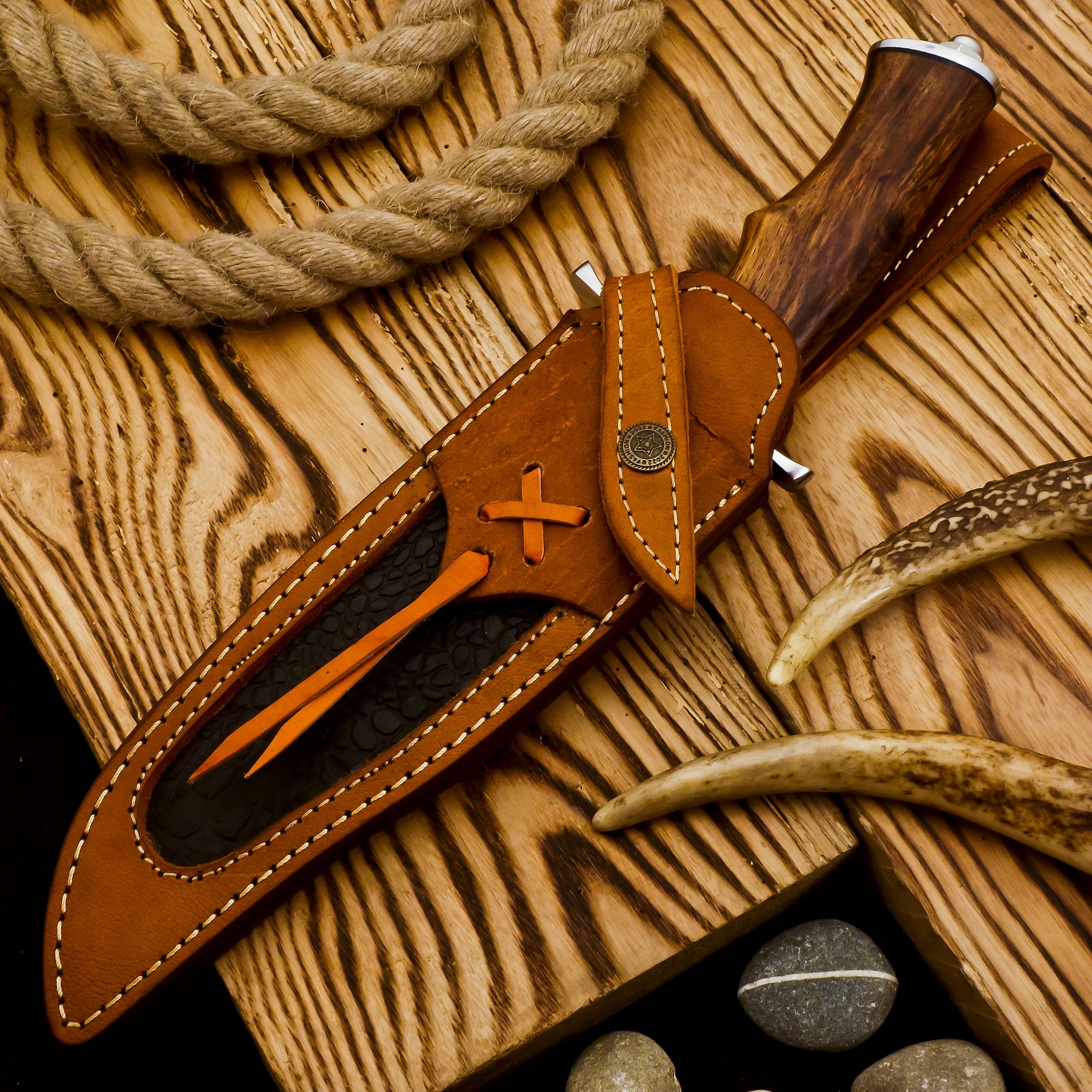 Poshland Handmade Damascus Steel Bowie Hunting Knife with Solid Perfect Grip Handle (Style 1)