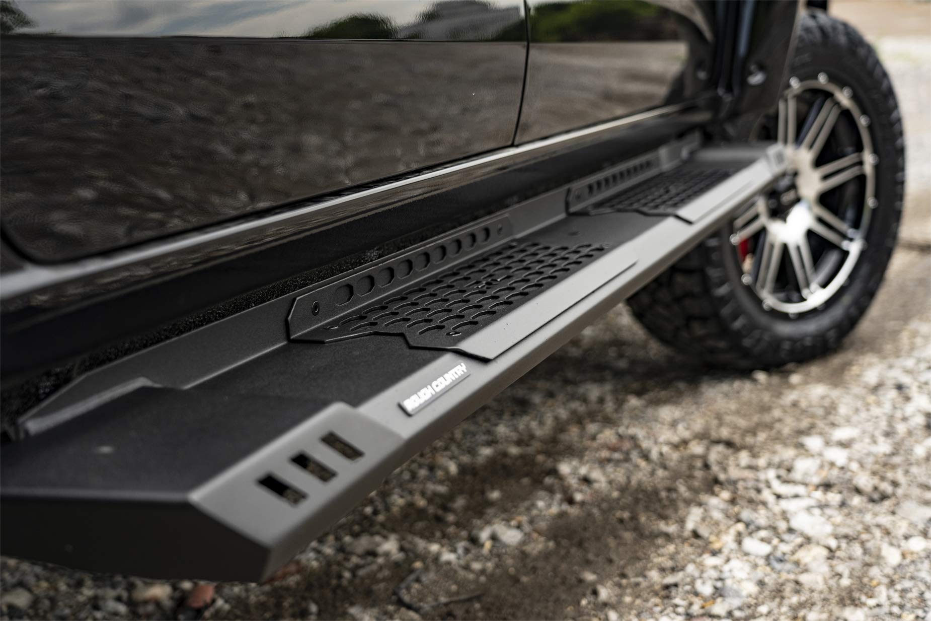 Rough Country HD2 Running Boards for 05-22 Tacoma | Double Cab - SRB051785