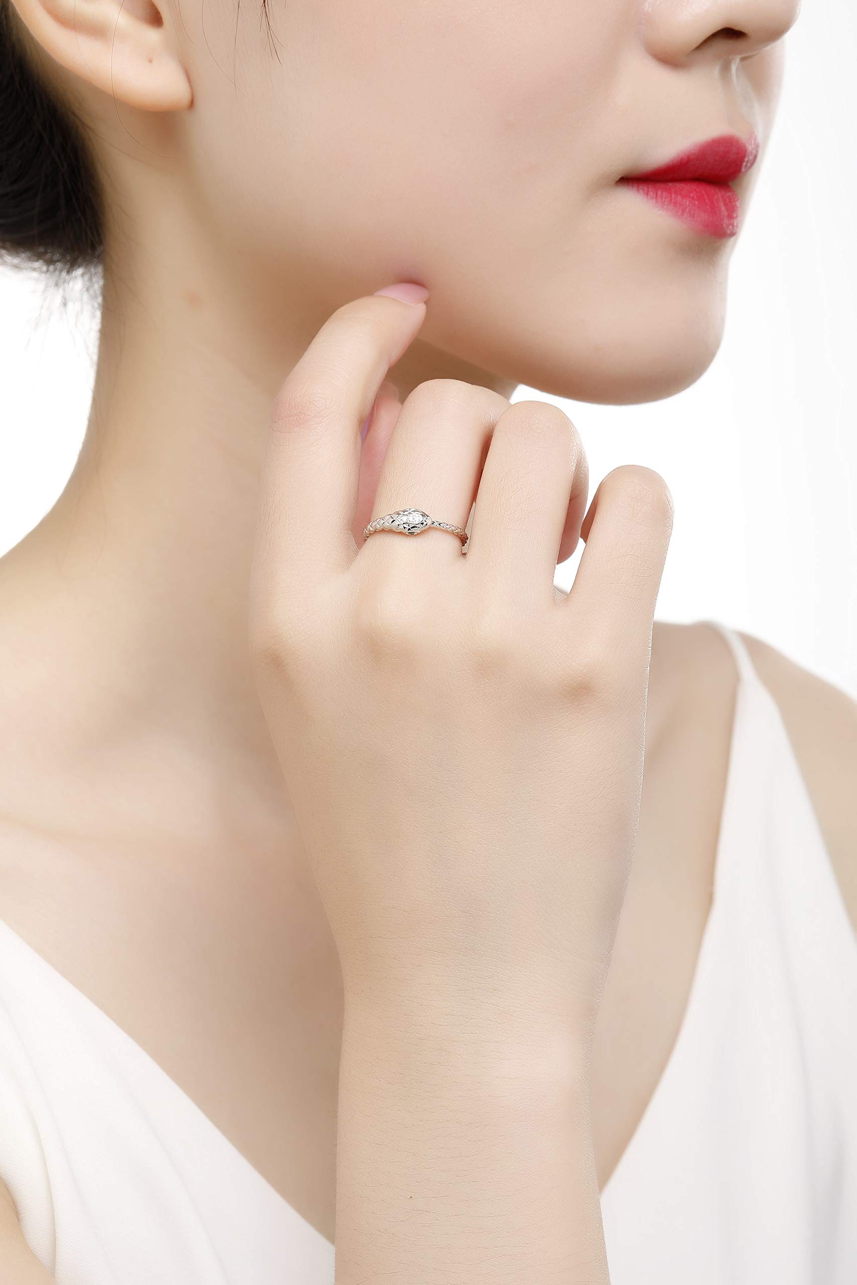 S925 sterling silver unique personality teardrop snake, eyes set with green spines, retro style zodiac animals, stackable women's rings, gifts