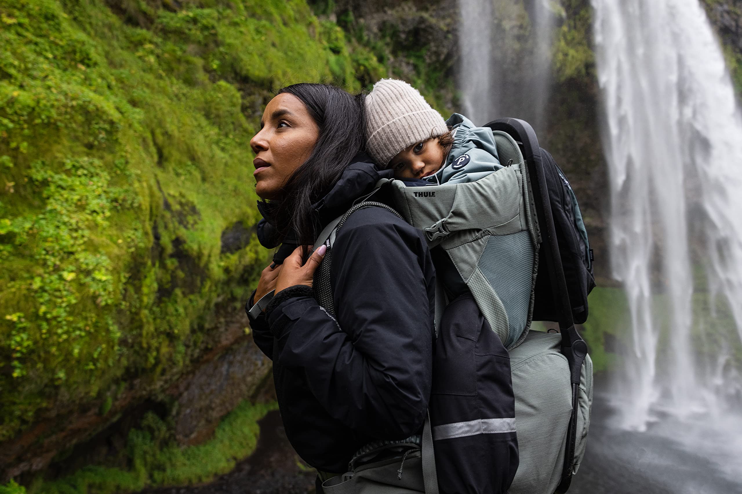 Thule Sapling Child Carrier Backpack - Machine Washable Seat - Self-Standing Frame - Adjustable Padded Straps for Parents - Ergonomic seat with Under-Leg Support for Child - UPF 50 Sunshade