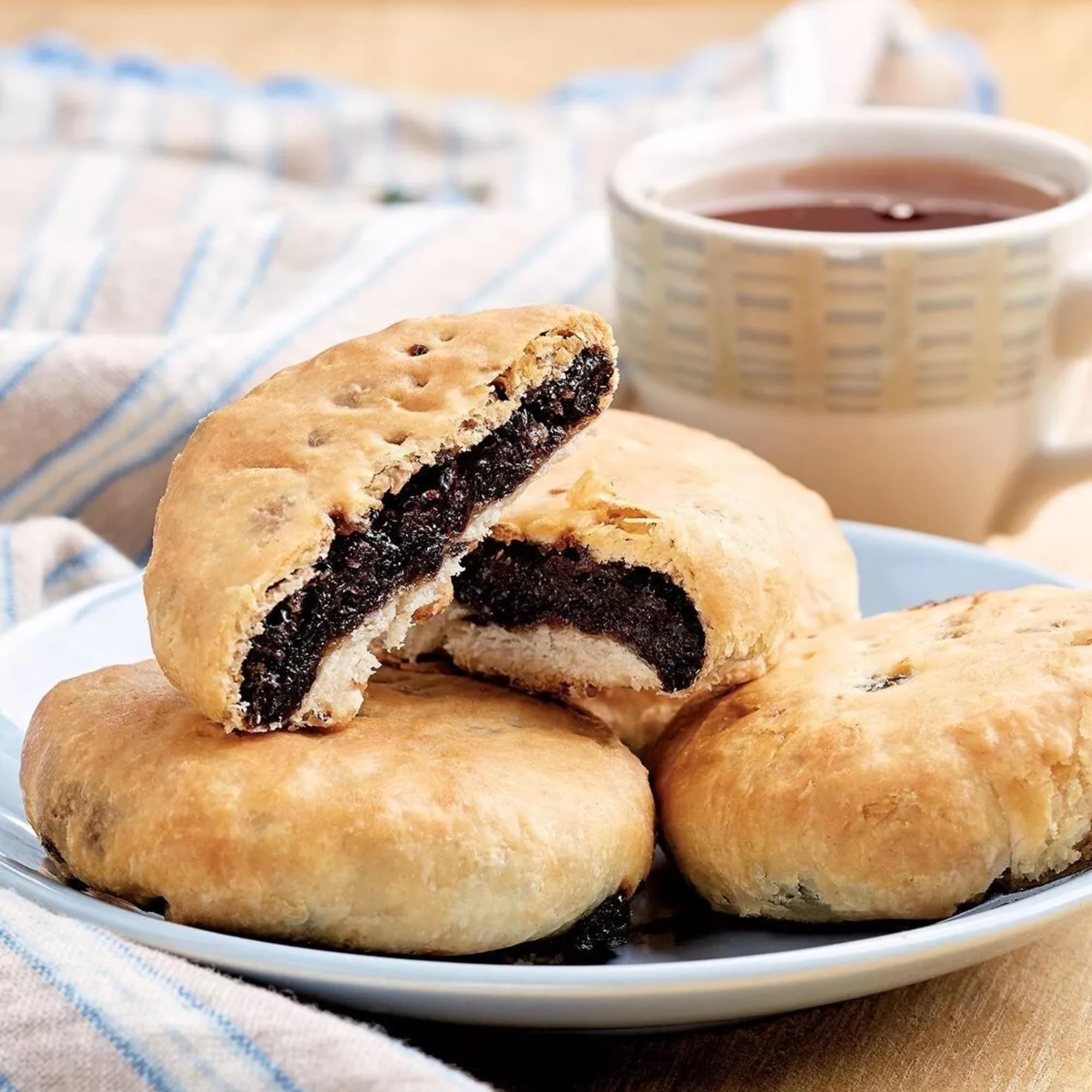 Real Lancashire Eccles Cake | British Snacks Made with Pure Butter & Dried Currants | Traditional & Delicious Fruity Cake for Any Occasion | 5.29 Oz | 4 Cakes (Pack of 1)