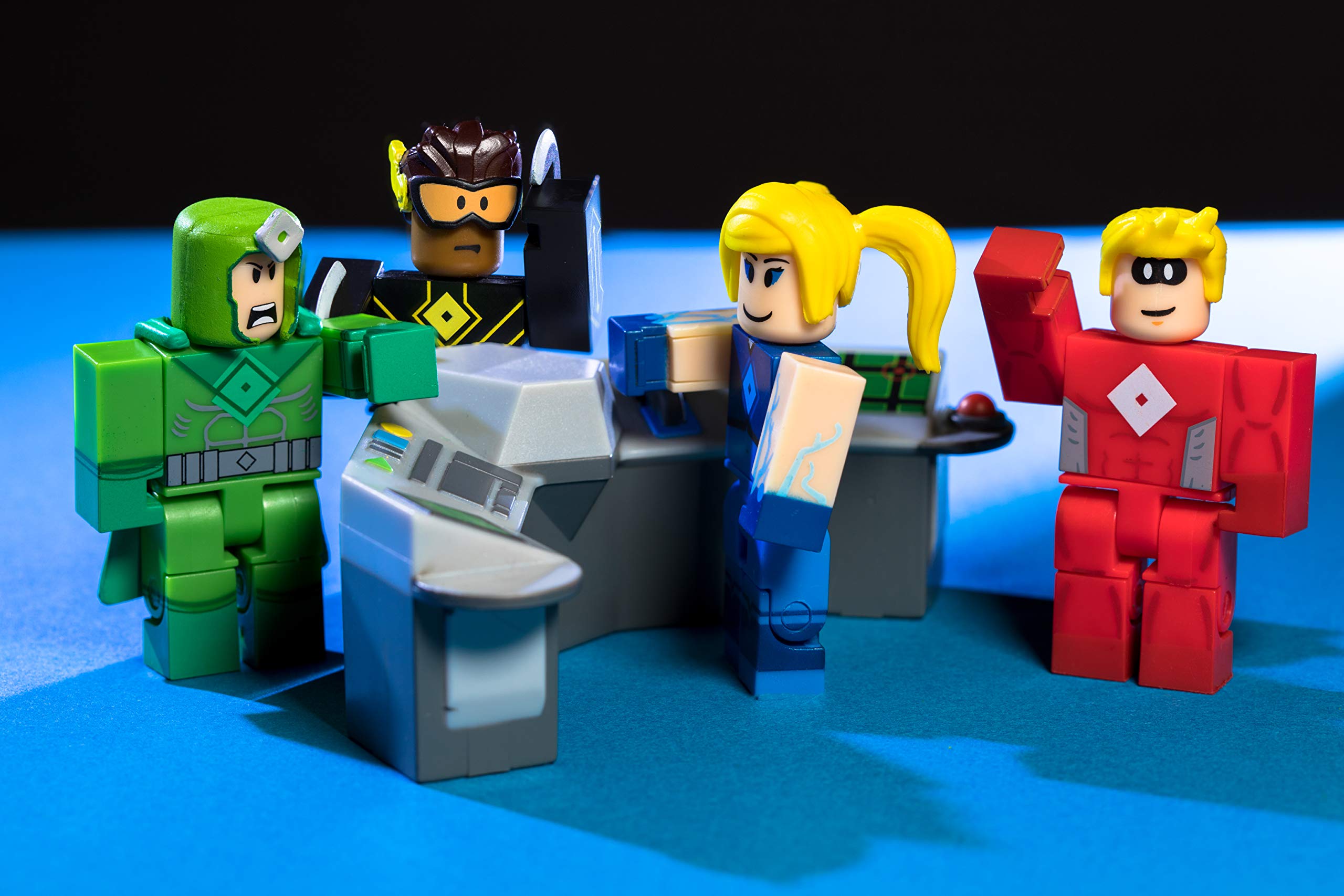 Roblox Action Collection - Heroes of Robloxia Playset [Includes Exclusive Virtual Item]