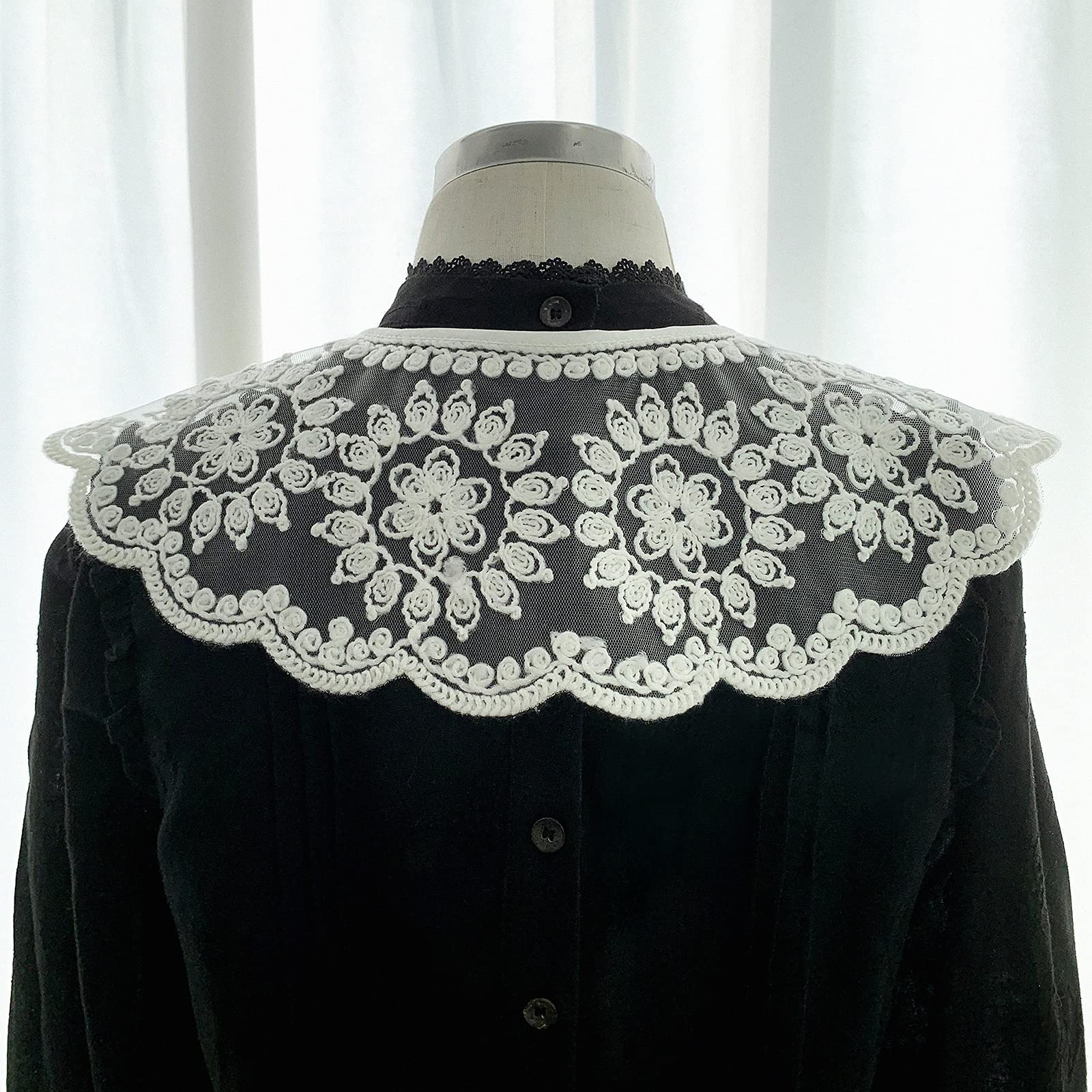 SIMPLE RETRO White Collar Hollow Out Lace Floral Fake Collar False Collar for Halloween (White D)