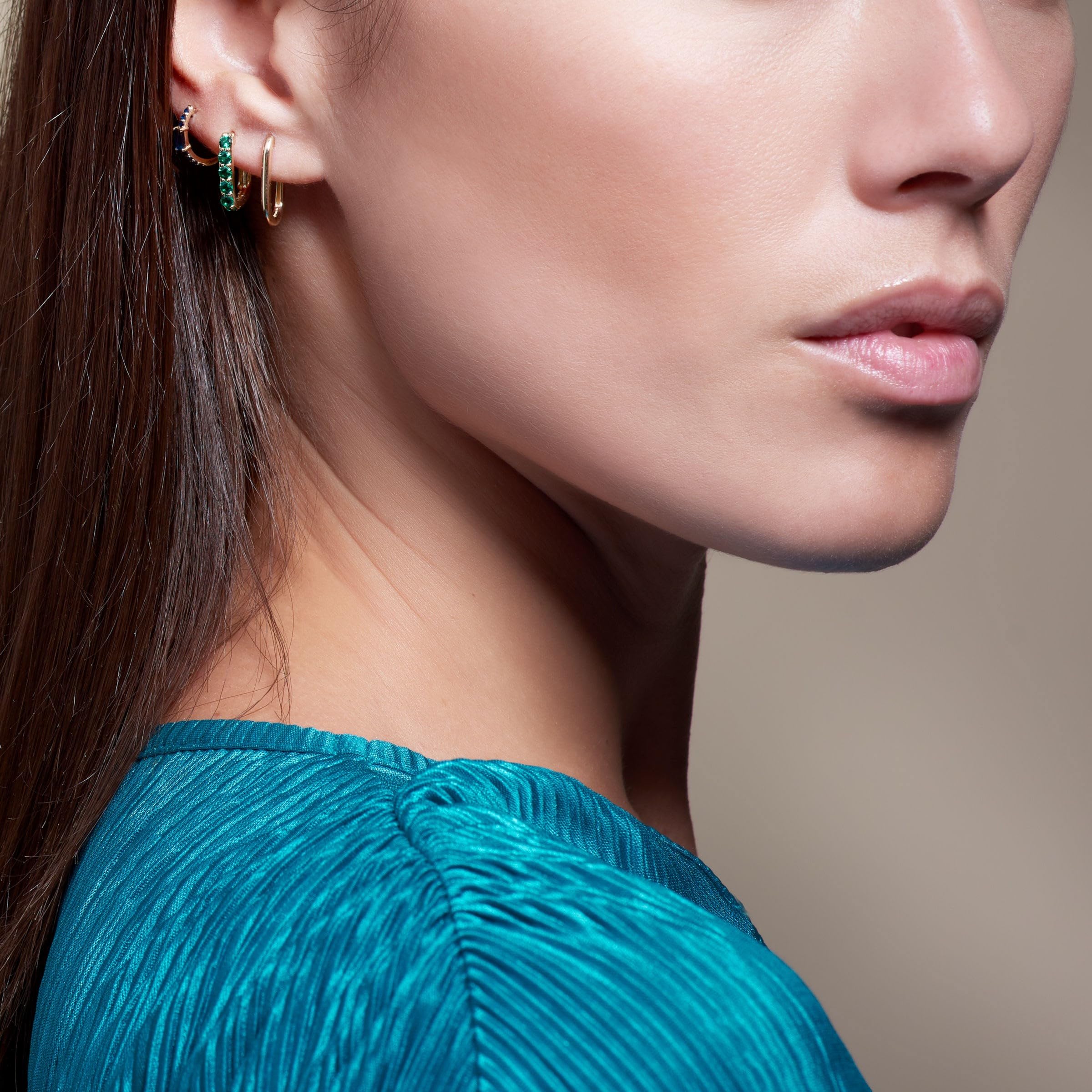 Welry 18mm Oval Hoop Earrings in 14K Yellow Gold