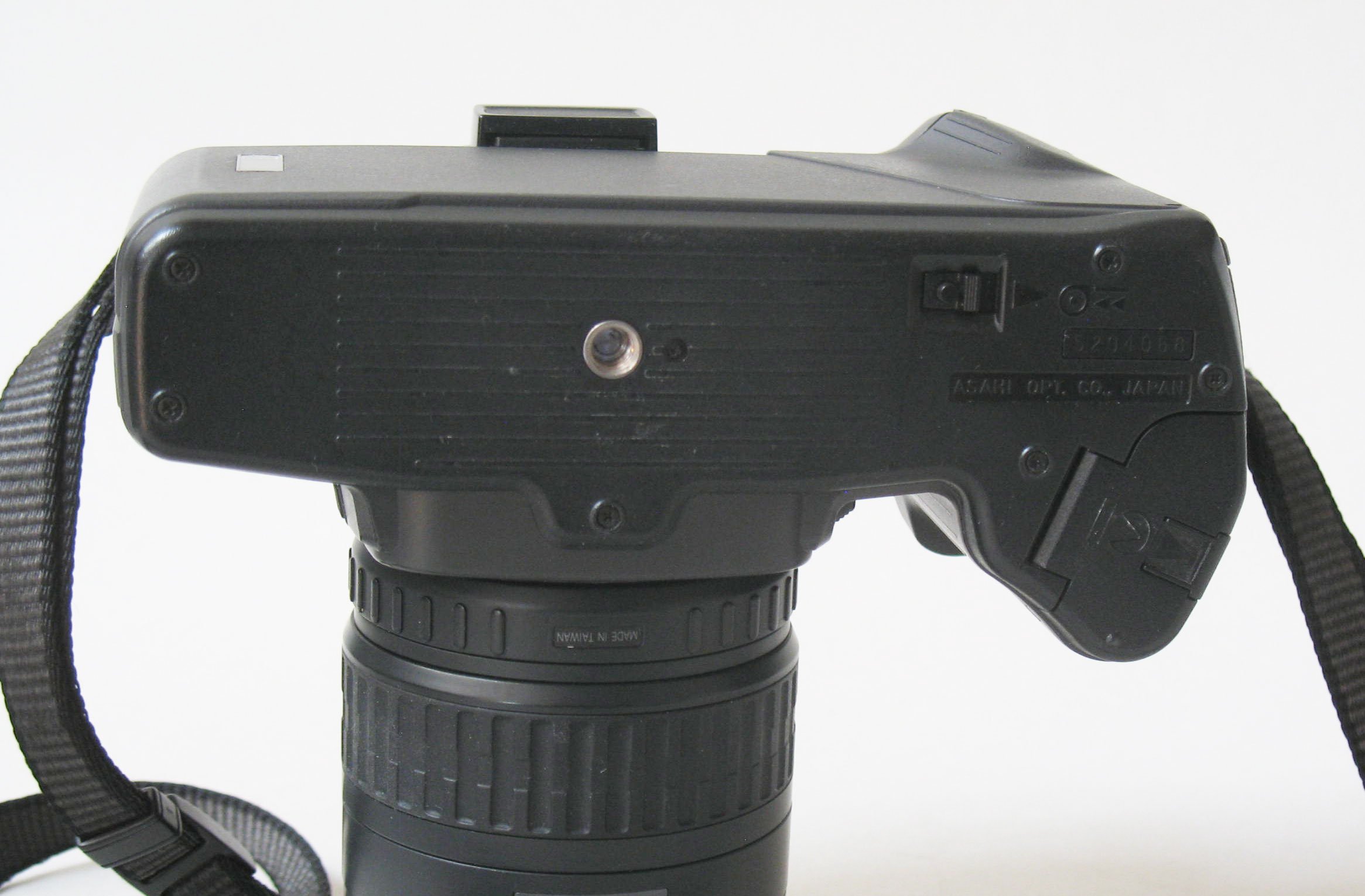 Pentax SF10 kit - Includes: 35mm film camera and Takumar 28-80 lens
