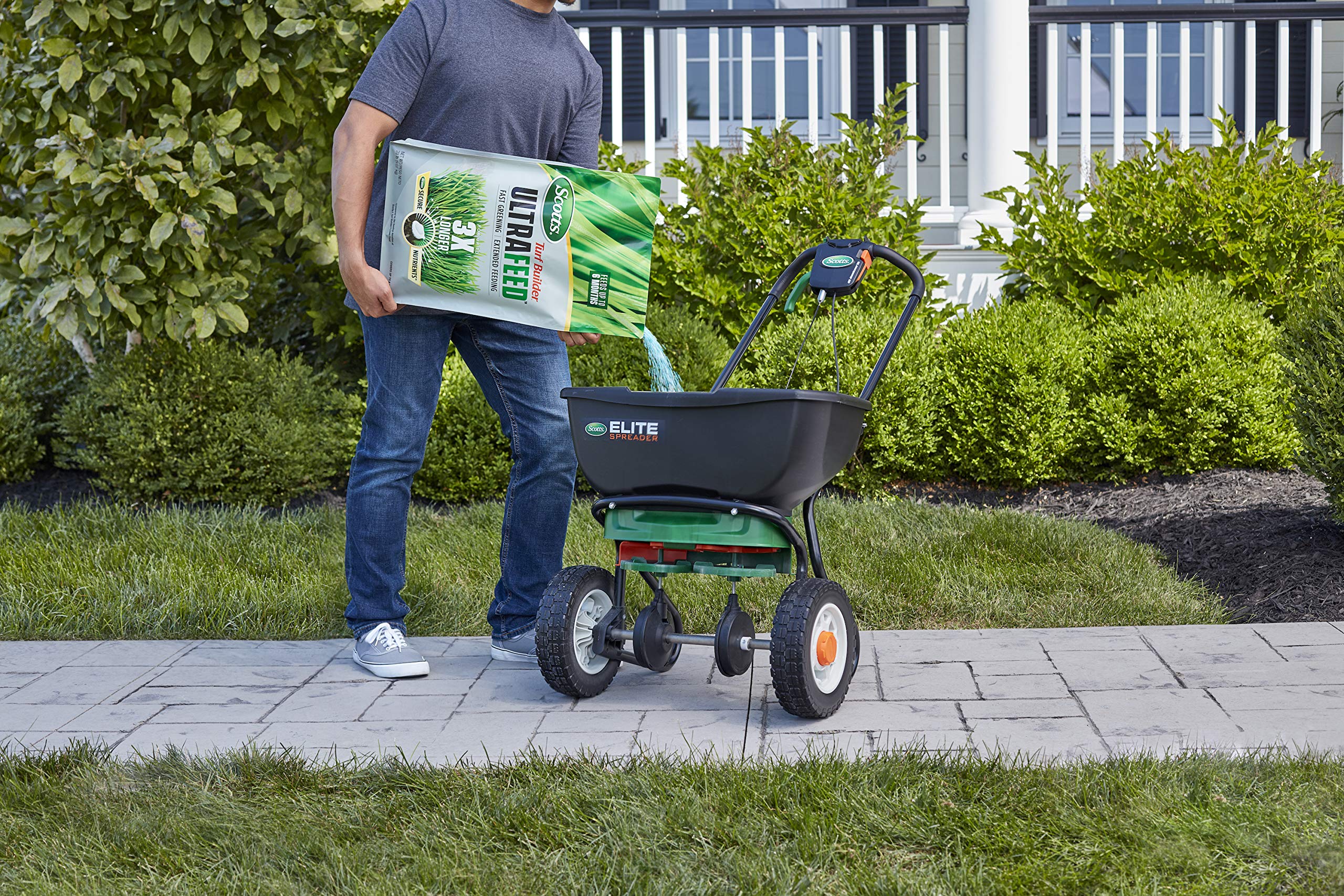 Scotts Turf Builder UltraFeed, 20 lbs.