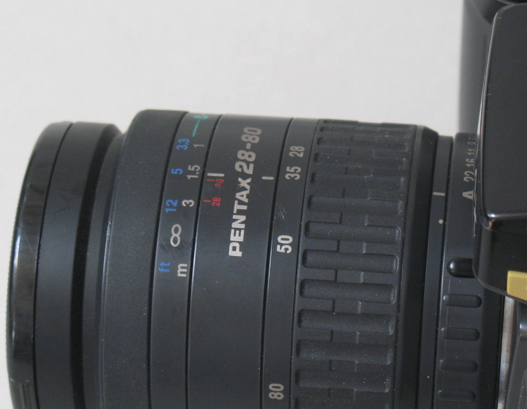 Pentax SF10 kit - Includes: 35mm film camera and Takumar 28-80 lens