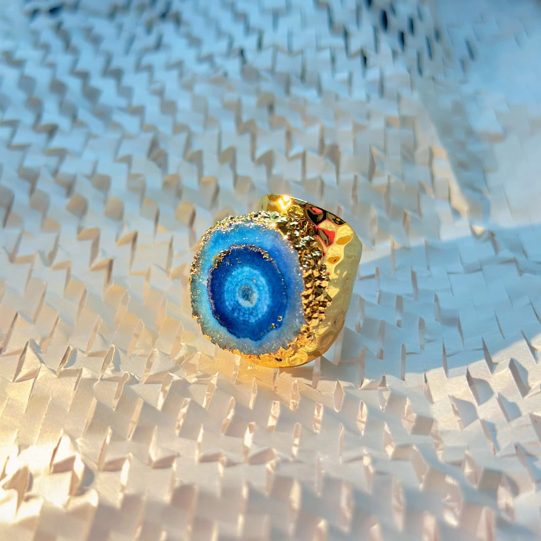 YEEVAA Natural Agate Quartz Geode Druzy Ring Healing Crystal Stone Adjustable Open Wide Gemstone Ring Jewelry Gift-1PC (Blue Agate,Gold Plated)