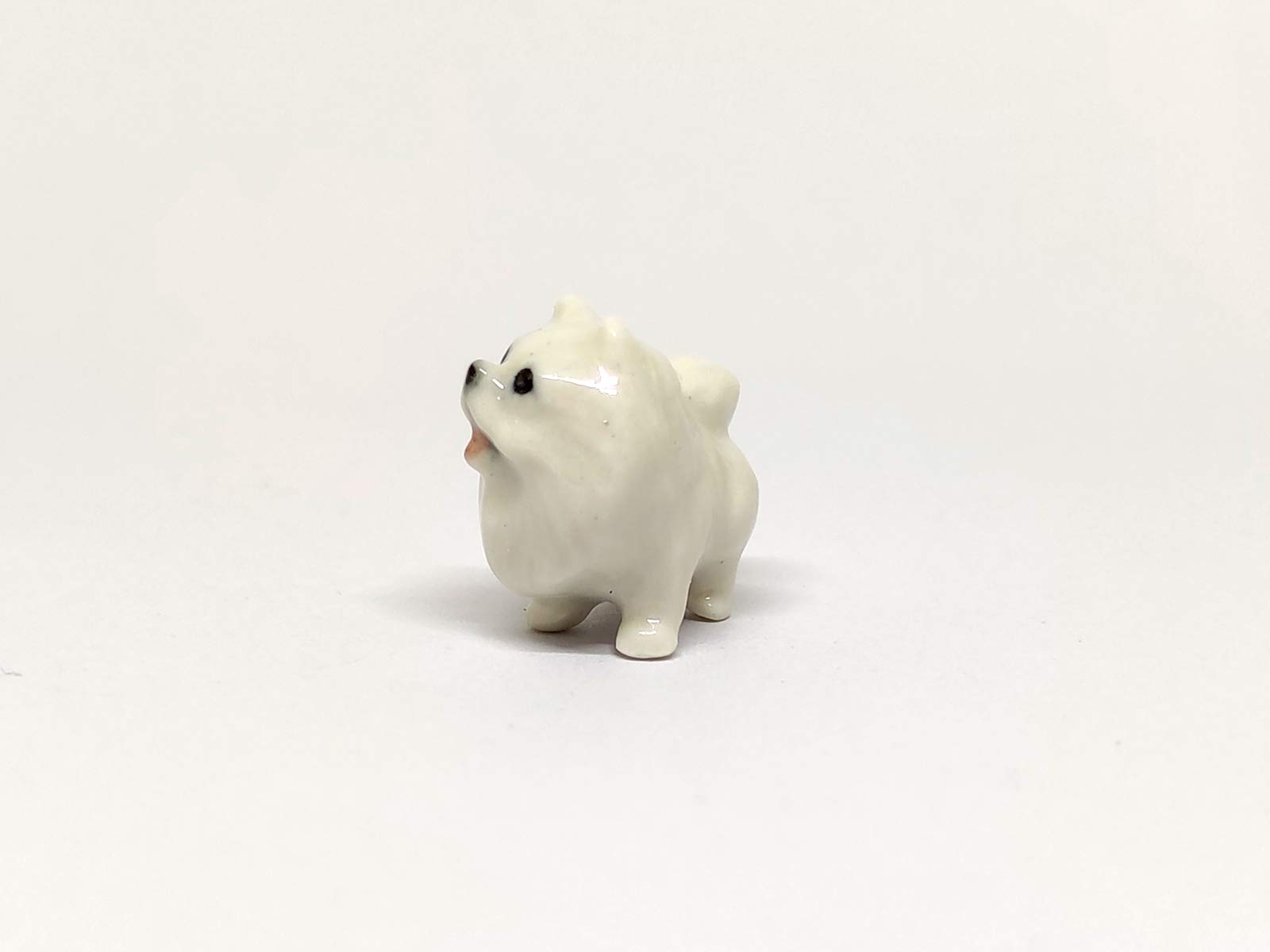 SSJSHOP Pomeranian Micro Tiny Dollhouse Figurines Ceramic Hand Painted Animals Collectible Dog Lover Gift Home Garden Decor (Stand)
