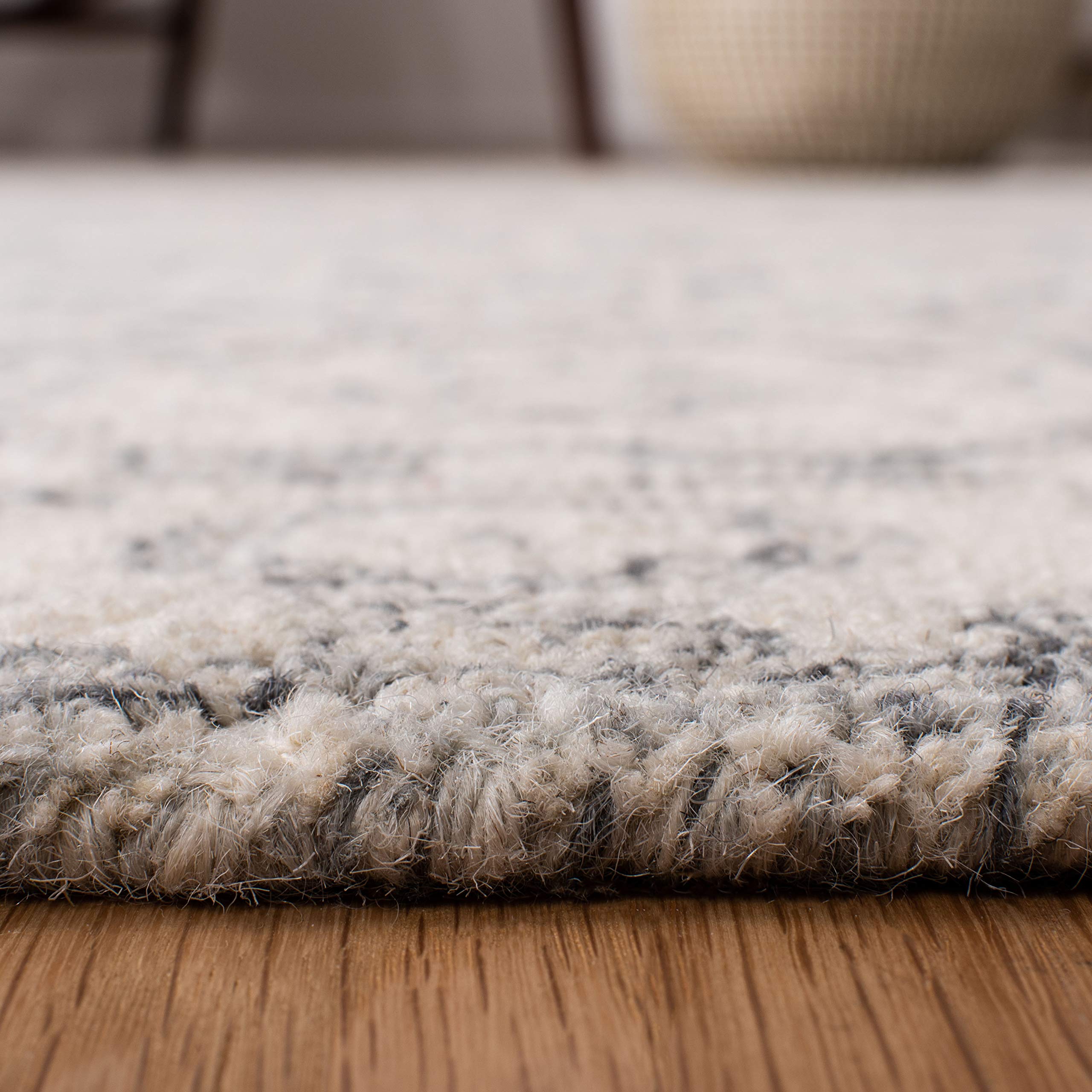 SAFAVIEH Micro-Loop Collection Area Rug - 8' x 10', Charcoal & Ivory, Handmade Wool, Ideal for High Traffic Areas in Living Room, Bedroom (MLP524H)