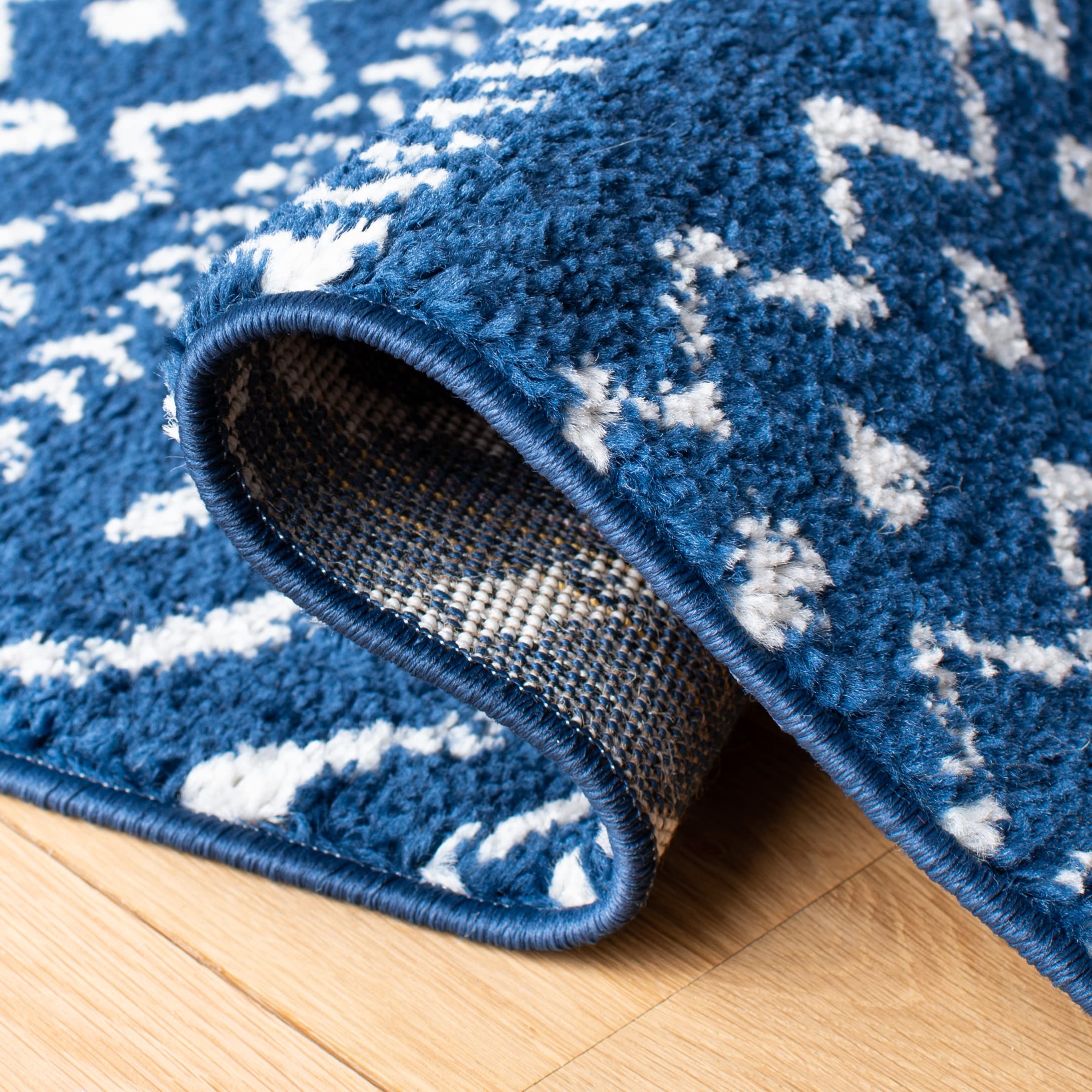 SAFAVIEH Tulum Collection Area Rug - 9' x 12', Navy & Ivory, Moroccan Boho Distressed Design, Non-Shedding & Easy Care, Ideal for High Traffic Areas in Living Room, Bedroom (TUL267N)