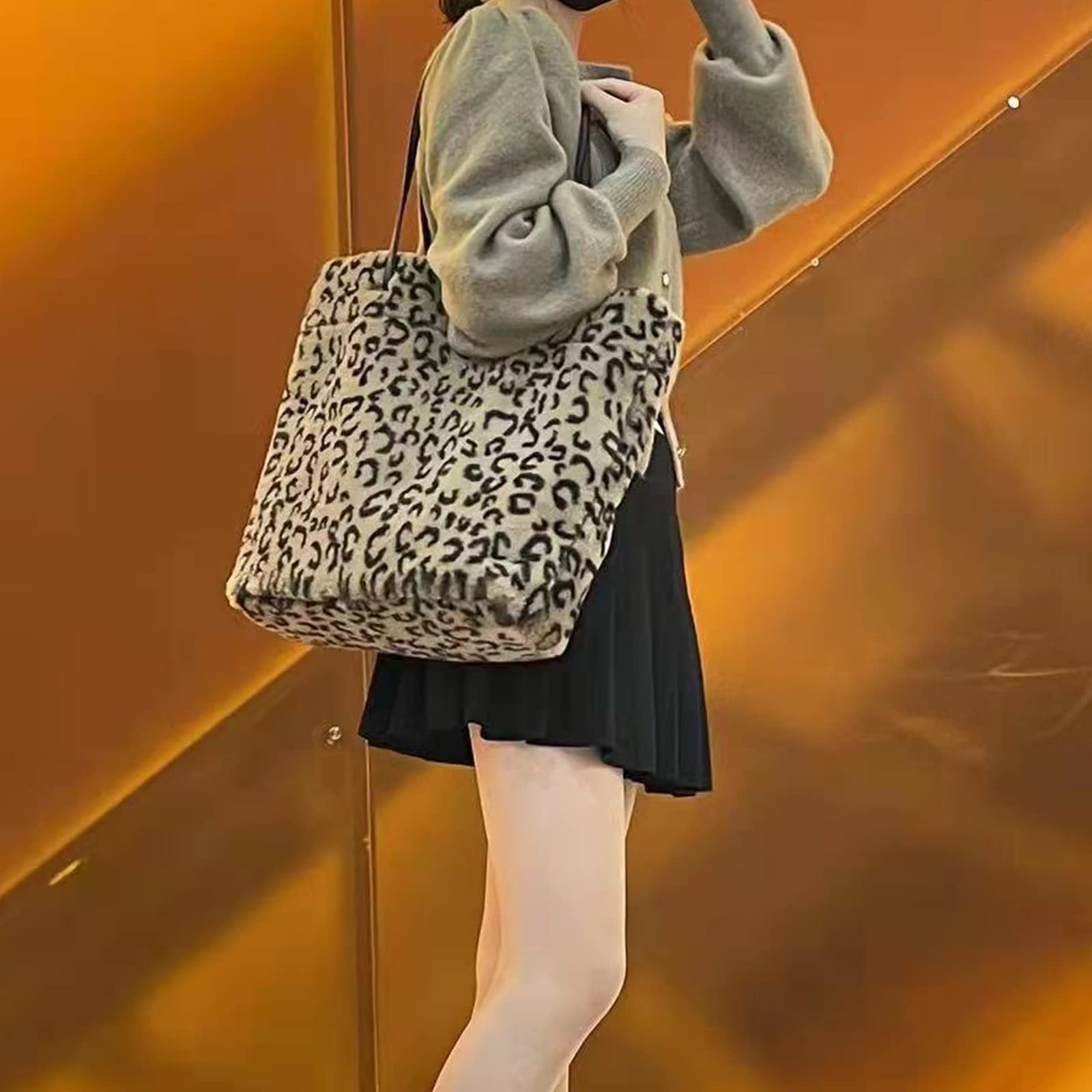 Women's soft Oversize Tote Bag fuzzy Faux Fur bag Designer Fluffy Plush handbag (LEOPARD)