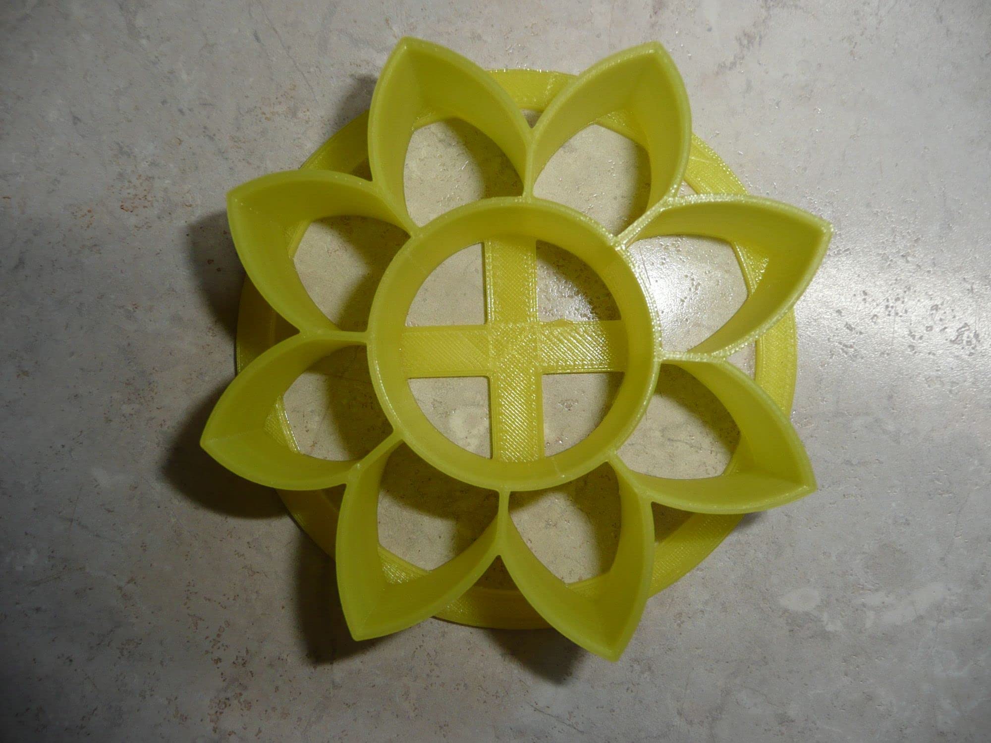 YNGLLC SUNFLOWER DESIGN PATTERN CONCHA CUTTER MEXICAN SWEET BREAD STAMP MADE IN USA PR4519, Yellow
