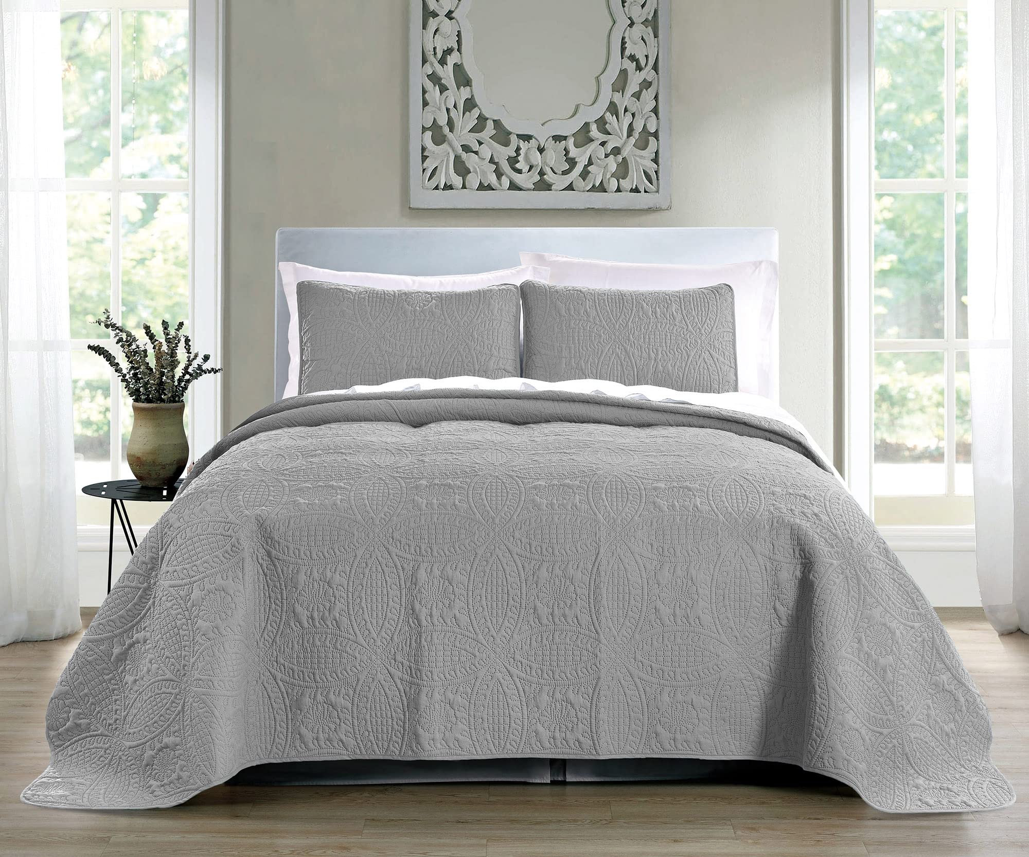Quilt Set Full/Queen Size Light Grey - Oversized Bedspread - Soft Microfiber Lightweight Coverlet for All Season - 3 Piece includes 1 Quilt and 2 Shams, Geometric Pattern