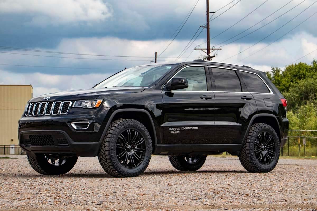 Rough Country 2.5 Lift Kit w/N3 Struts for 16-22 Jeep Grand Cherokee WK2-91430