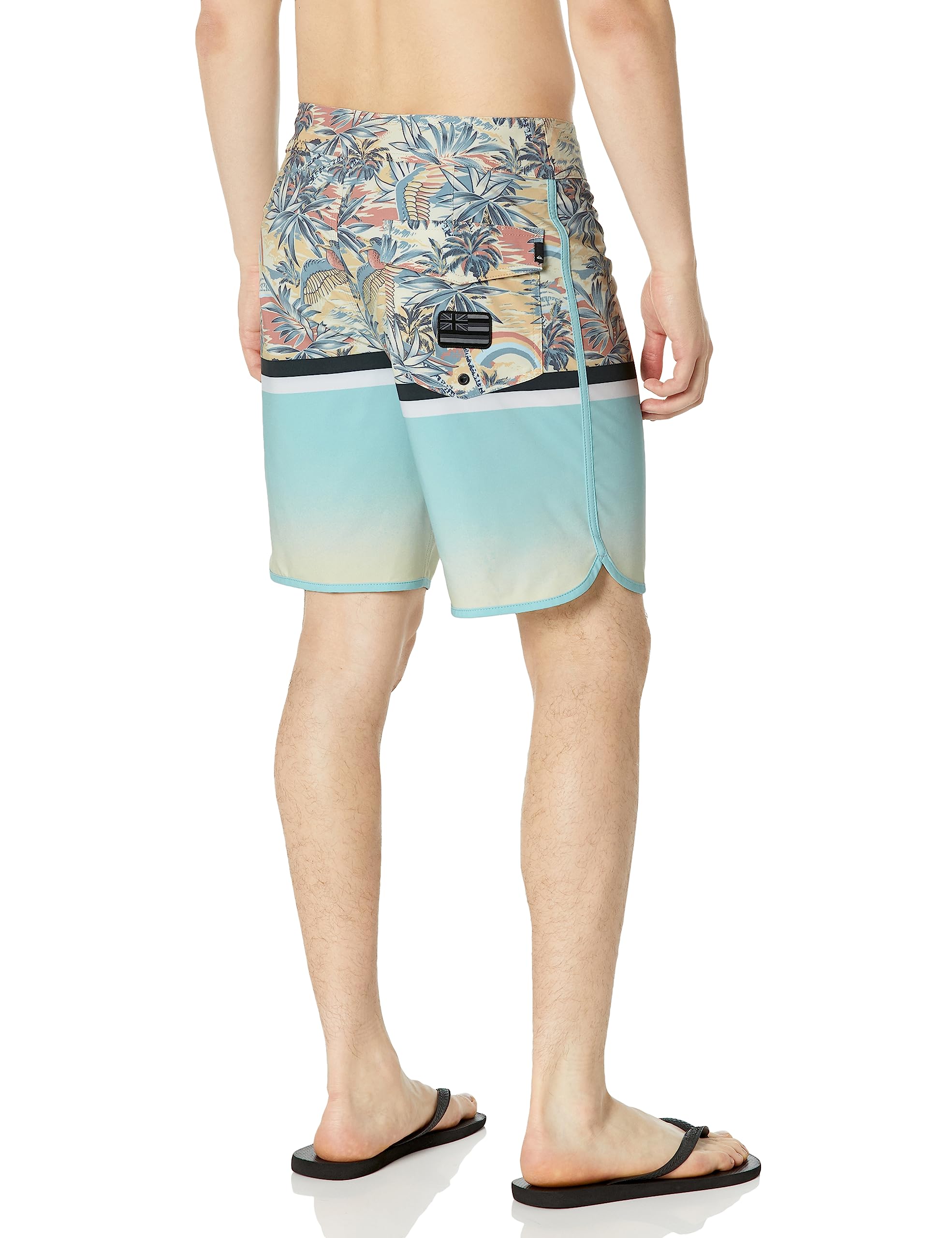 Quiksilver Men's Standard Surfsilk Division Scallop 19 Boardshort Swim Trunk, Sky Blue, 32