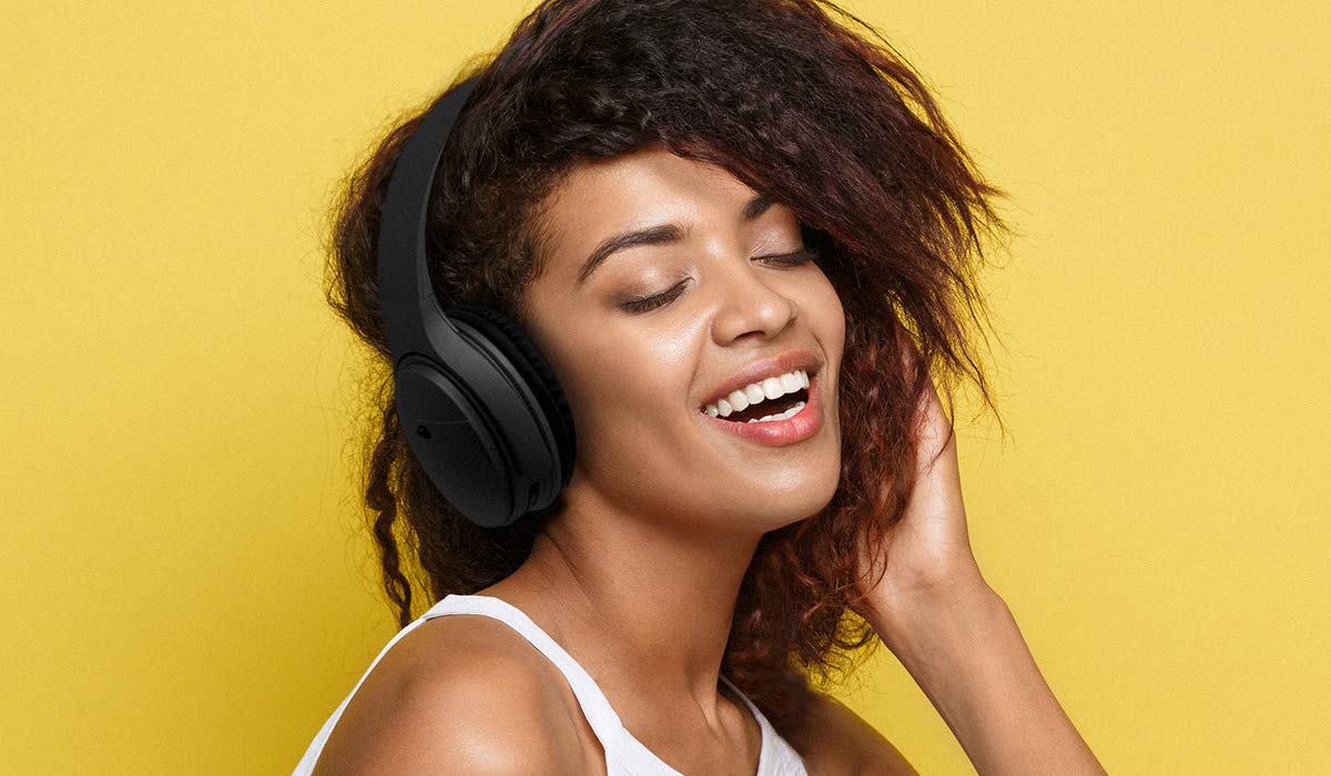 SOUNDBOUND Hands Free Wirless Over The Head Headphones Powerful Wireless Headphones Over Ear, Comfortable Big Cup (Black)