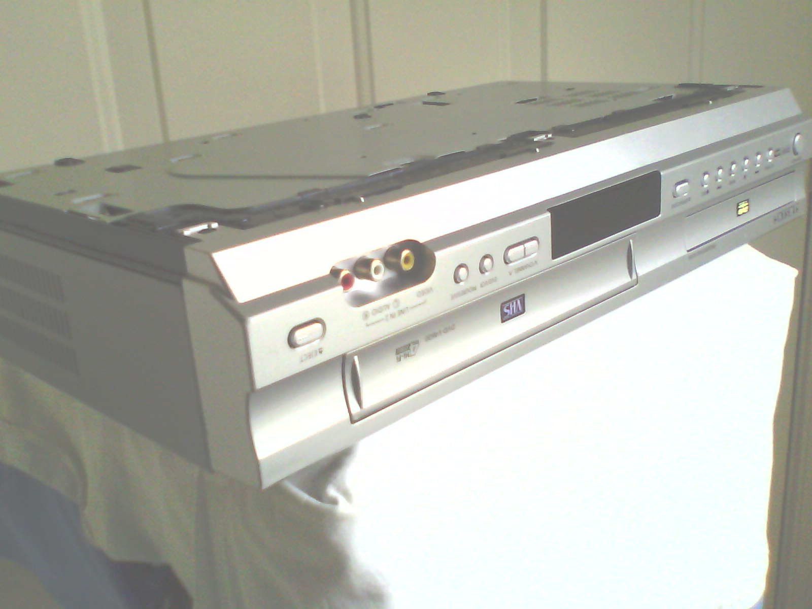 Samsung DVD-V4600C DVD Video & CD Player, VCR Video Cassette Tape Recorder Combo, 4-Head Hi-Fi Stereo VHS Player w/ Dolby Digital, dts Digital Out, Progresive