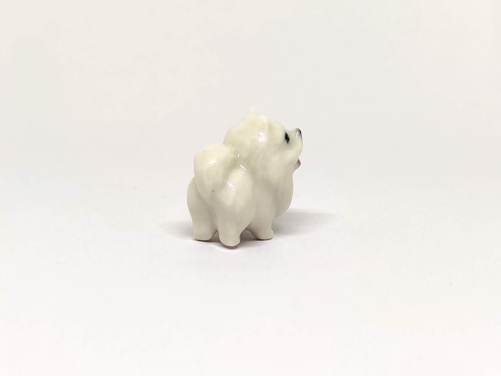 SSJSHOP Pomeranian Micro Tiny Dollhouse Figurines Ceramic Hand Painted Animals Collectible Dog Lover Gift Home Garden Decor (Stand)
