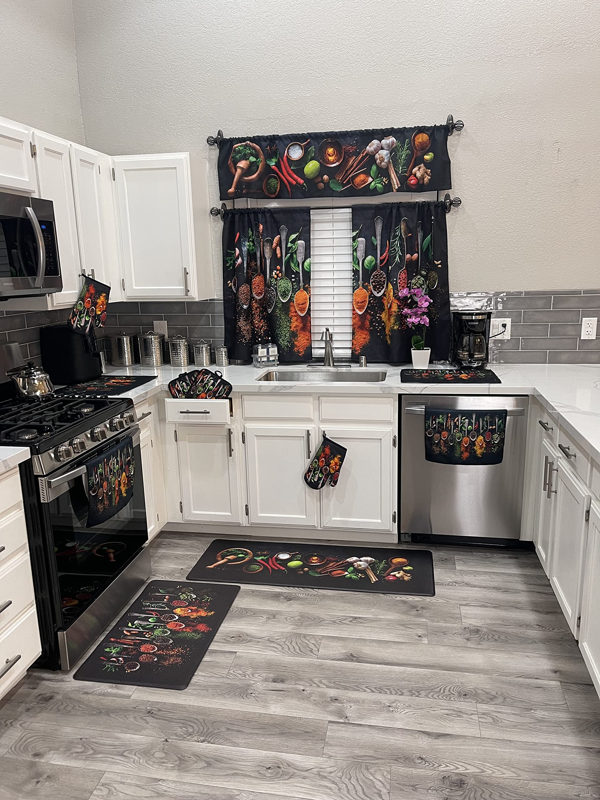 UpNUpCo Artistic Colorful Oven Mitts - Unique & Cute - Soft & Safety - Quilted & Padded - Heat Resistant - Beautiful Kitchen Gloves - Chef Gloves - Spicy Oven Mitt 2 Pieces - 7" x 10" x 1"