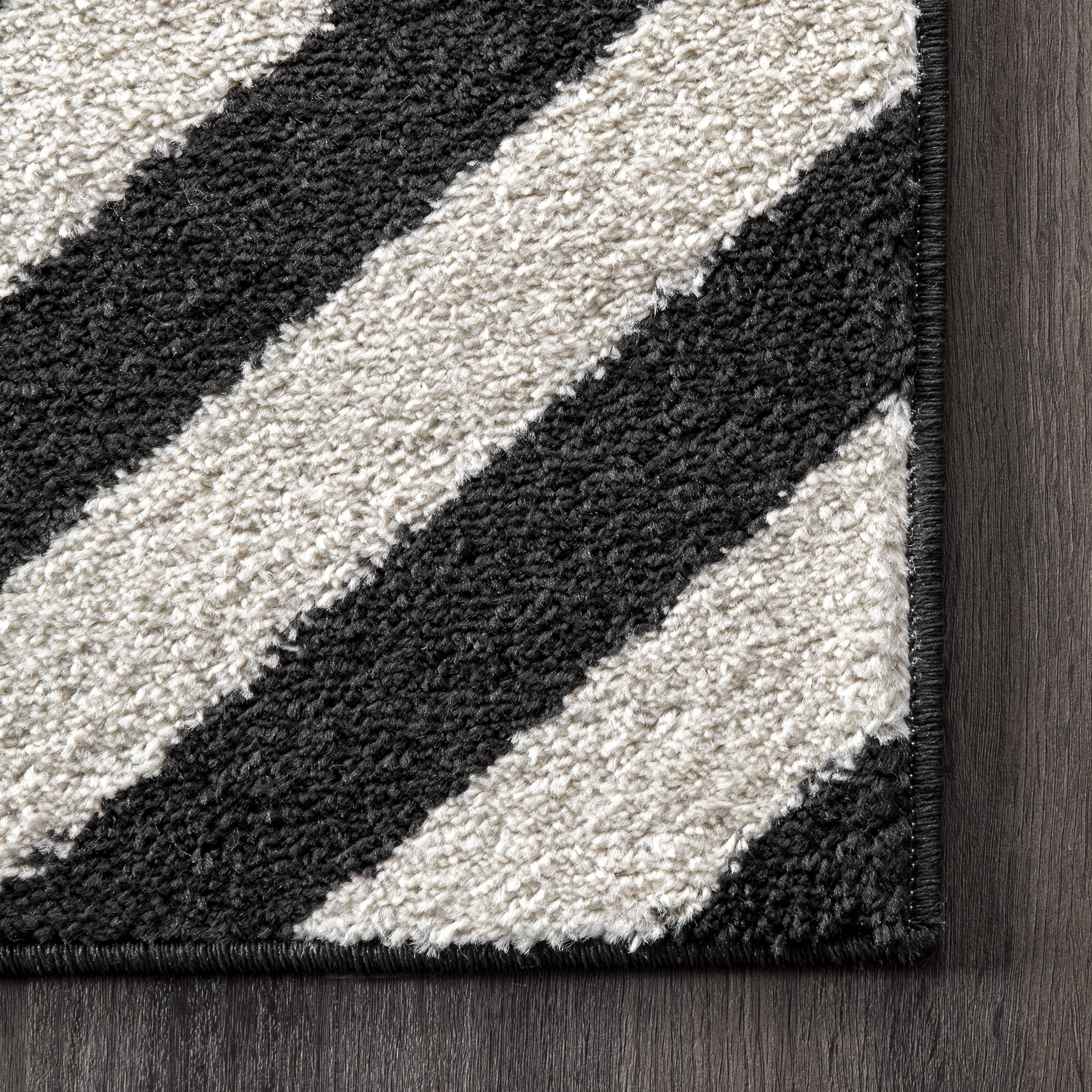 nuLOOM Zadie Geometric Accent Rug, 3x5, Black