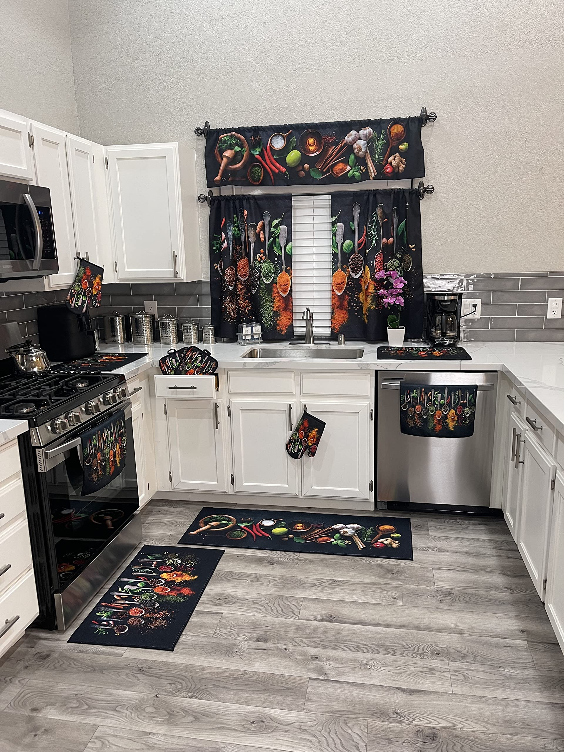 UpNUpCo Artistic Colorful Oven Mitts - Unique & Cute - Soft & Safety - Quilted & Padded - Heat Resistant - Beautiful Kitchen Gloves - Chef Gloves - Spicy Oven Mitt 2 Pieces - 7" x 10" x 1"