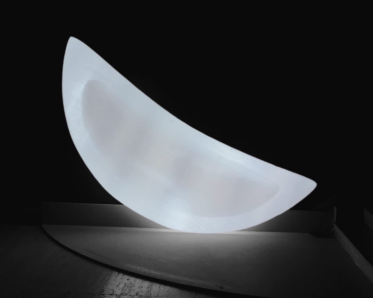 XMHOME Selenite Stones Bowl Crystal Charging Plate Leaf Shaped Small Unique Decorative Dish 1 Pcs