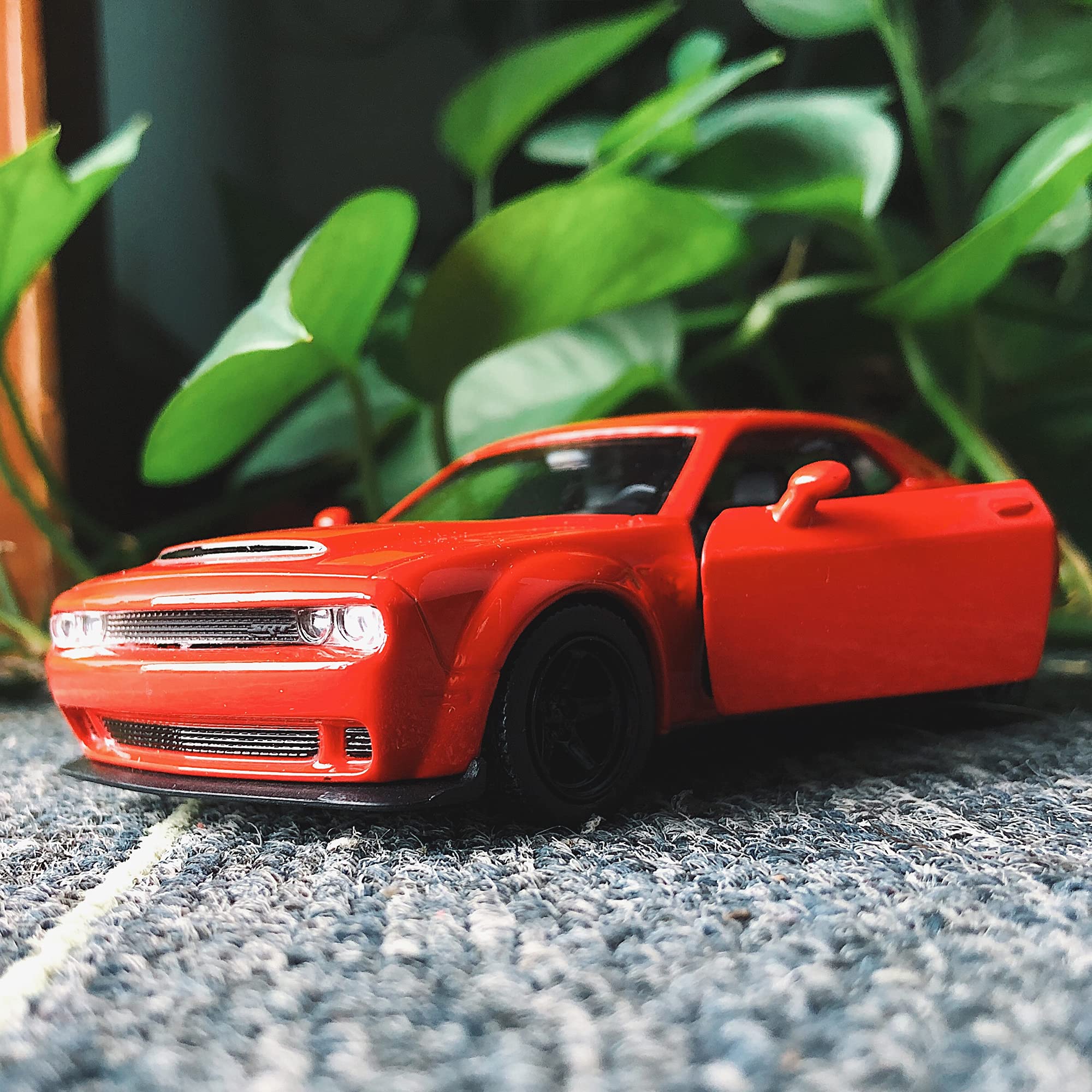 TGRCM-CZ 1/36 Scale Challenger Casting Car Model, Zinc Alloy Toy Car for Kids, Pull Back Vehicles Toy Car for Toddlers Kids Boys Girls Gift (Red)