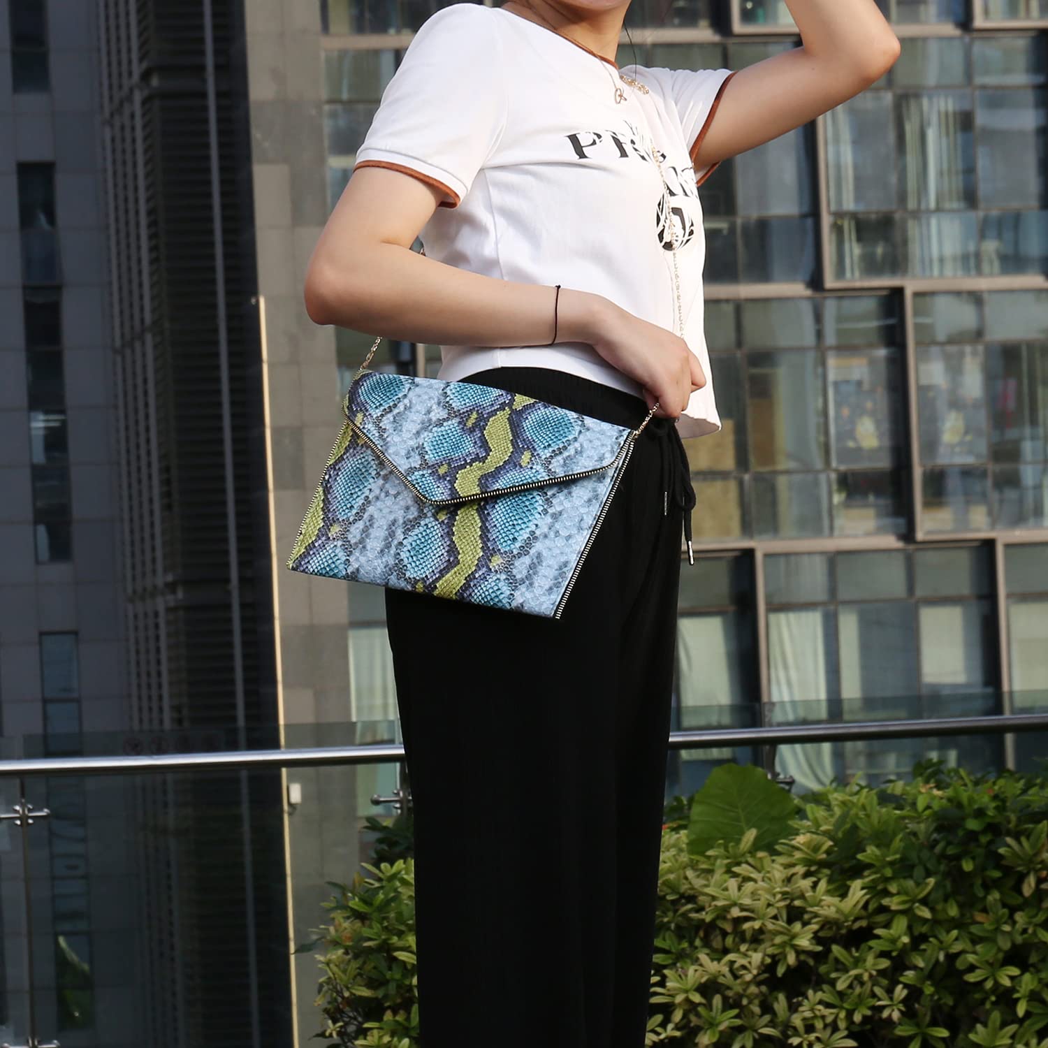 Women Envelope Clutch Purse Bag Stylish Fashion Party Bag with Crossbody Strap