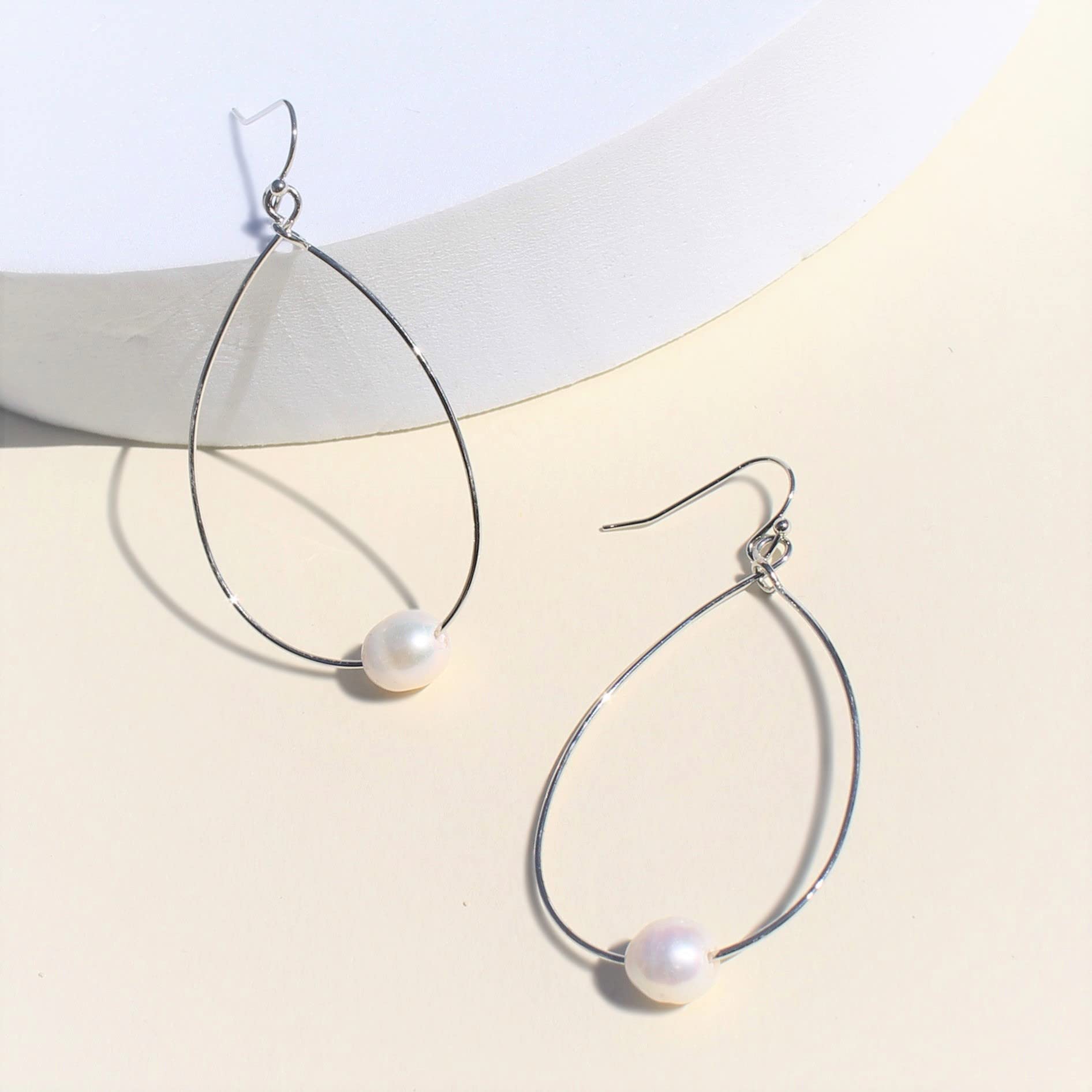 Pomina Lightweight Pearl Hoop Earrings, Gold Teardrop Pearl Dangle Drop Earrings for Women (Gold)