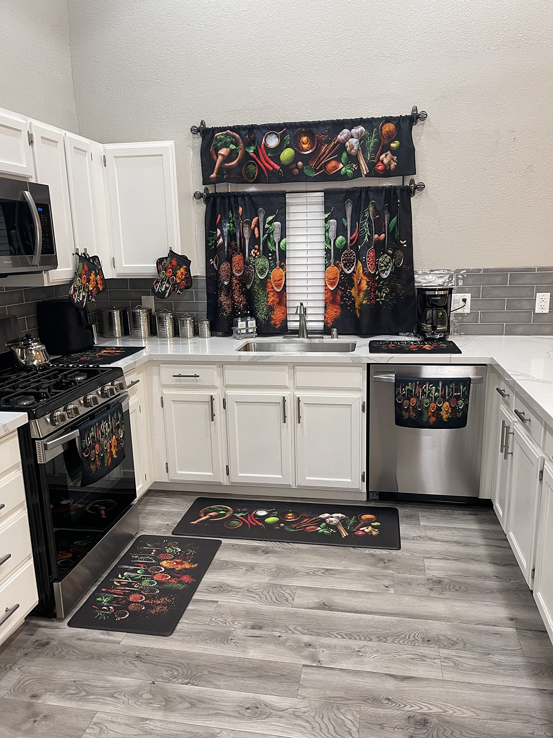 UpNUpCo Artistic Colorful Oven Mitts - Unique & Cute - Soft & Safety - Quilted & Padded - Heat Resistant - Beautiful Kitchen Gloves - Chef Gloves - Spicy Oven Mitt 2 Pieces - 7" x 10" x 1"