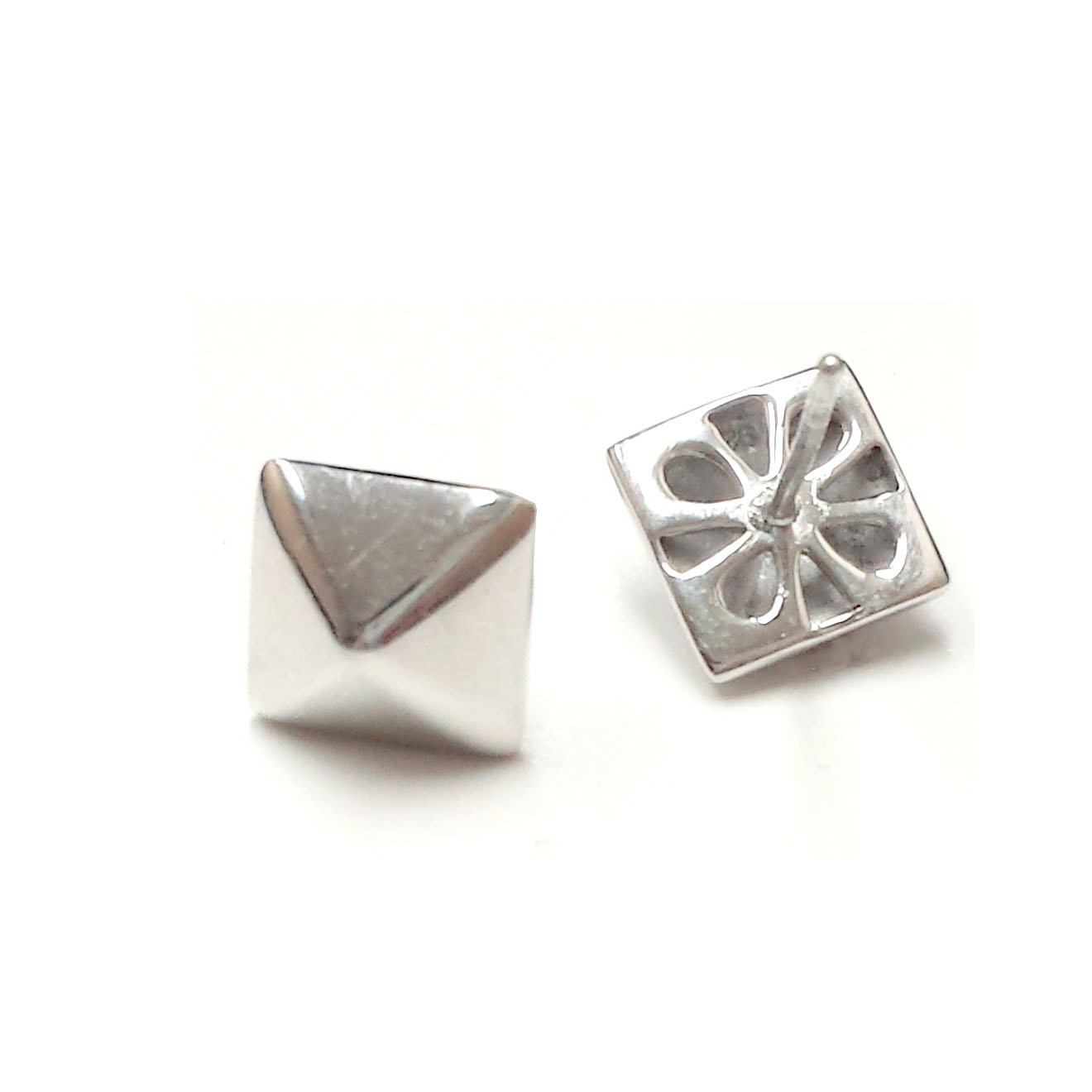 SILVER EMPIRE Fine Jewelry | 925 Sterling Silver 3D Pyramid Earrings for Women | Fashion Stud Earring | Durable & Lightweight | E Coat Finish for Tarnish Resistance | Post Back | Hypoallergenic
