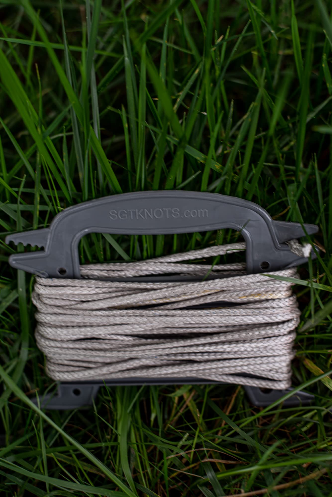 SGT KNOTS Rope Winder - Lightweight and Easy to Use Chord Storage Device for Paracord, Twine, Mason Line & Other (6" - 10 Pack, Gray)