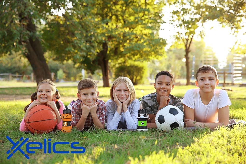Xelics Kids Sports Water Bottle Collapsible Soccer Ball Shaped Design Reusable Drinking Cup Leak Proof Shockproof Squeezable Compact Excellent Gift Develop Children's Sports Interest 550ml/19 oz