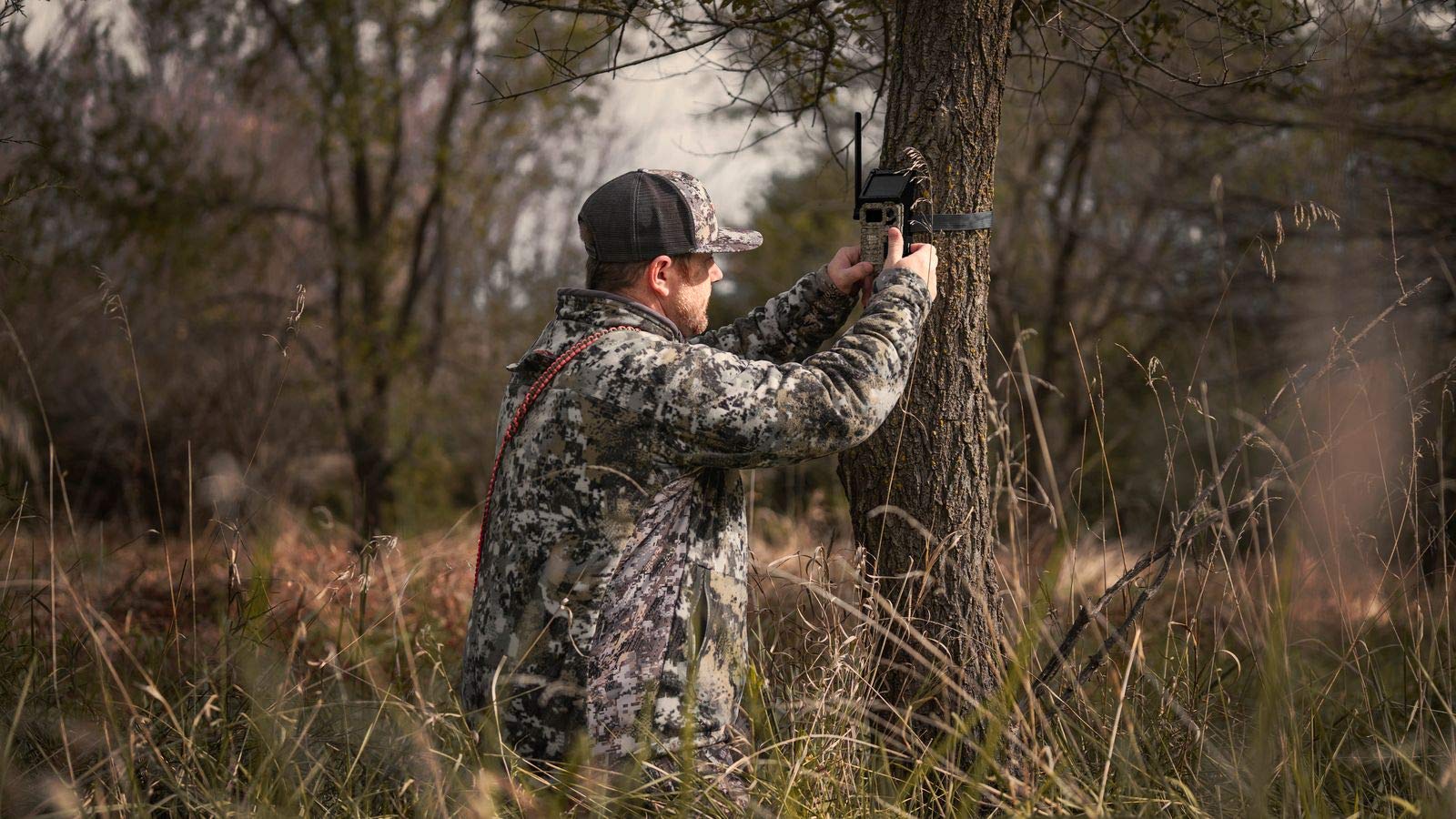 SPYPOINT Link-Micro-S-LTE Solar Cellular Trail Camera with LIT-10 Battery, Micro SD Card, Card Reader, and Mount (Link-Micro-S-LTE-V)