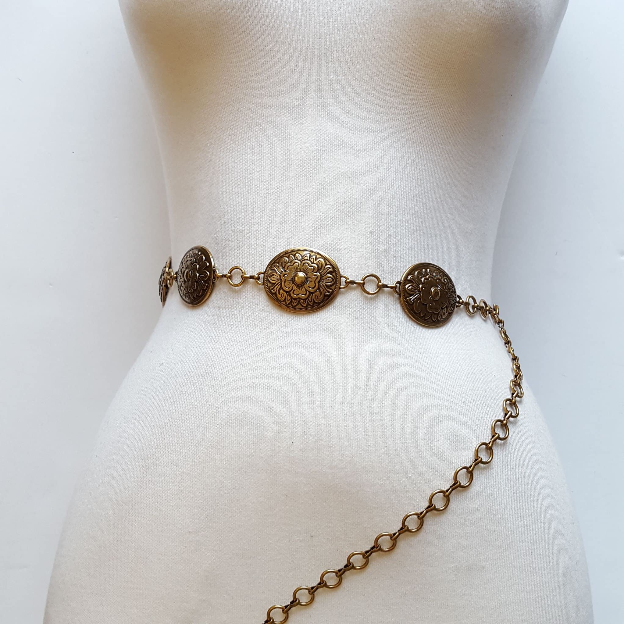Trendy Western-Inspired Chain Belt Floral Gold