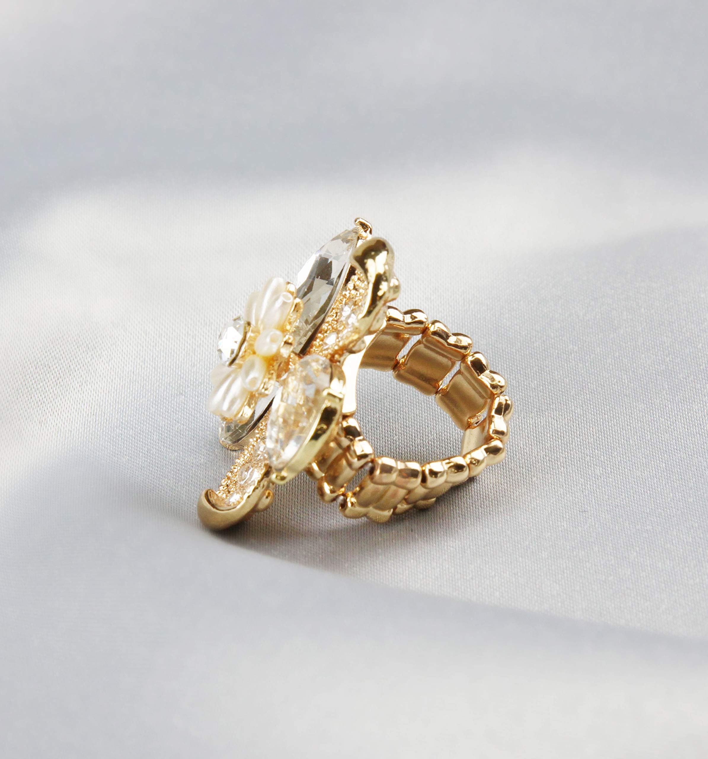 SP Sophia Collection Duchess Daisy Floral Bouquet Crystal Rhinestone Stretchable Fashion Gala Ring in Ginger Gold