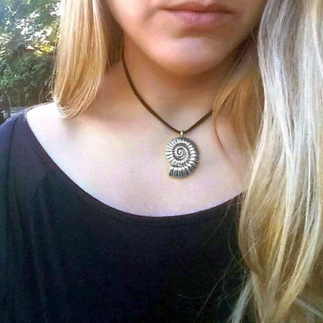 Tgirls Boho Conch Shell Necklace Chain Seashell Pendant Necklace Vintage Leather Suede Choker Necklaces for Women (Silver)
