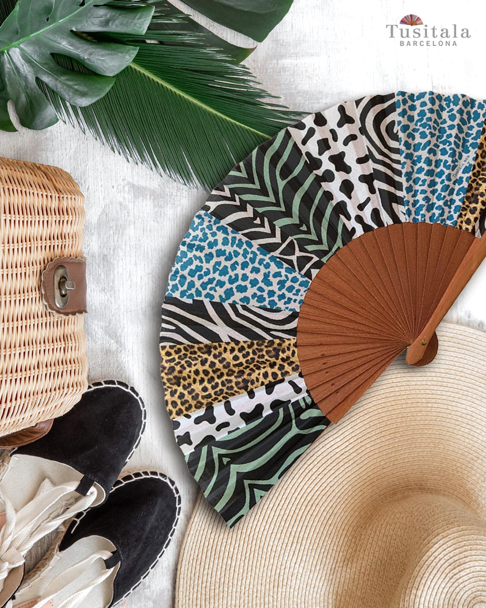 Tusitala Barcelona - Safari Hand Fan | Handcrafted Spanish Hand Fan | Cotton Fabric and Wood | Includes Protective Jute Cotton Bag | Authentic Gift | 23cm - 9”.