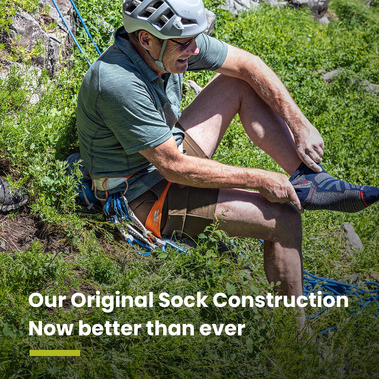 Smartwool Women's Hike Classic Edition Full Cushion Crew Socks, Chestnut, Small