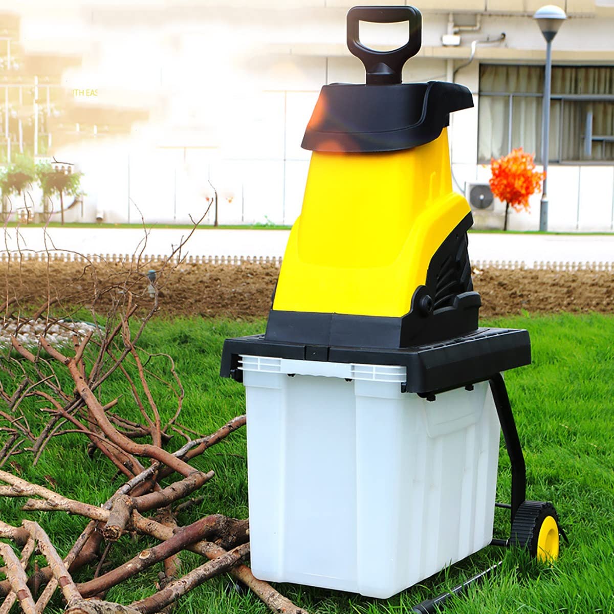 QCLUEU 2400W Electric Garden Shredder, Wood Chipper with Max 1.4-in Cutting Diameter, Overload Protection, 10M Power Line, for Lawn and Garden Use