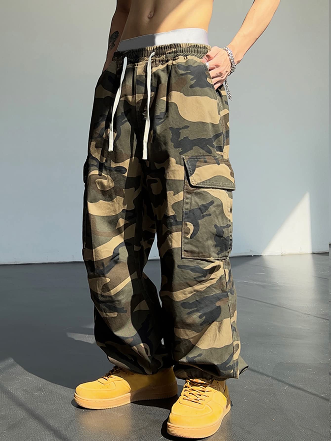Verdusa Men's Drawstring Waist Camo Print Cargo Pants Sweatpants Workout Joggers Army Green M