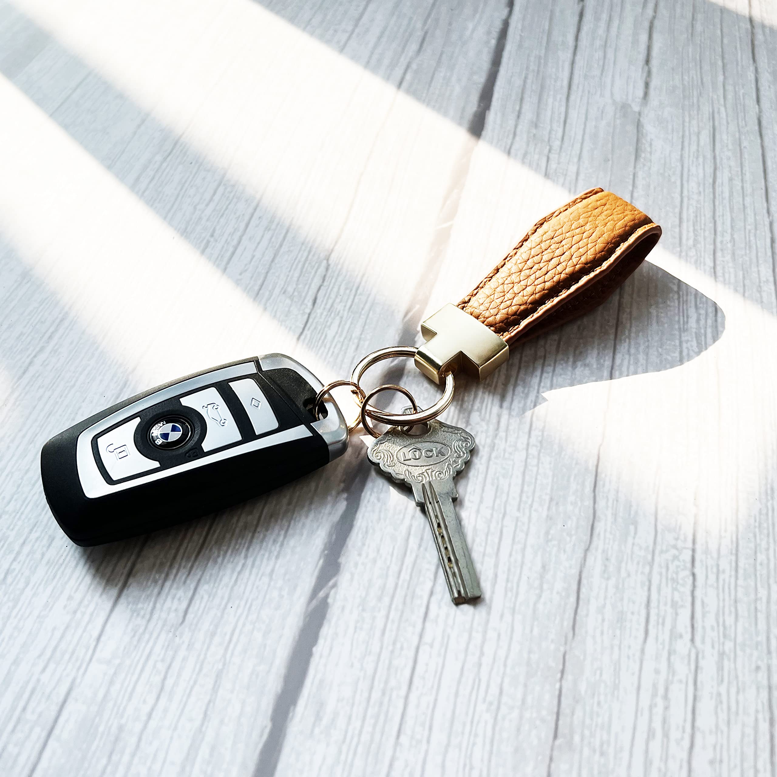 Wlighter Classic Leather Key Chain Holder with Gold Key Rings, Keychain for Car Keys, House Keys (Grey)