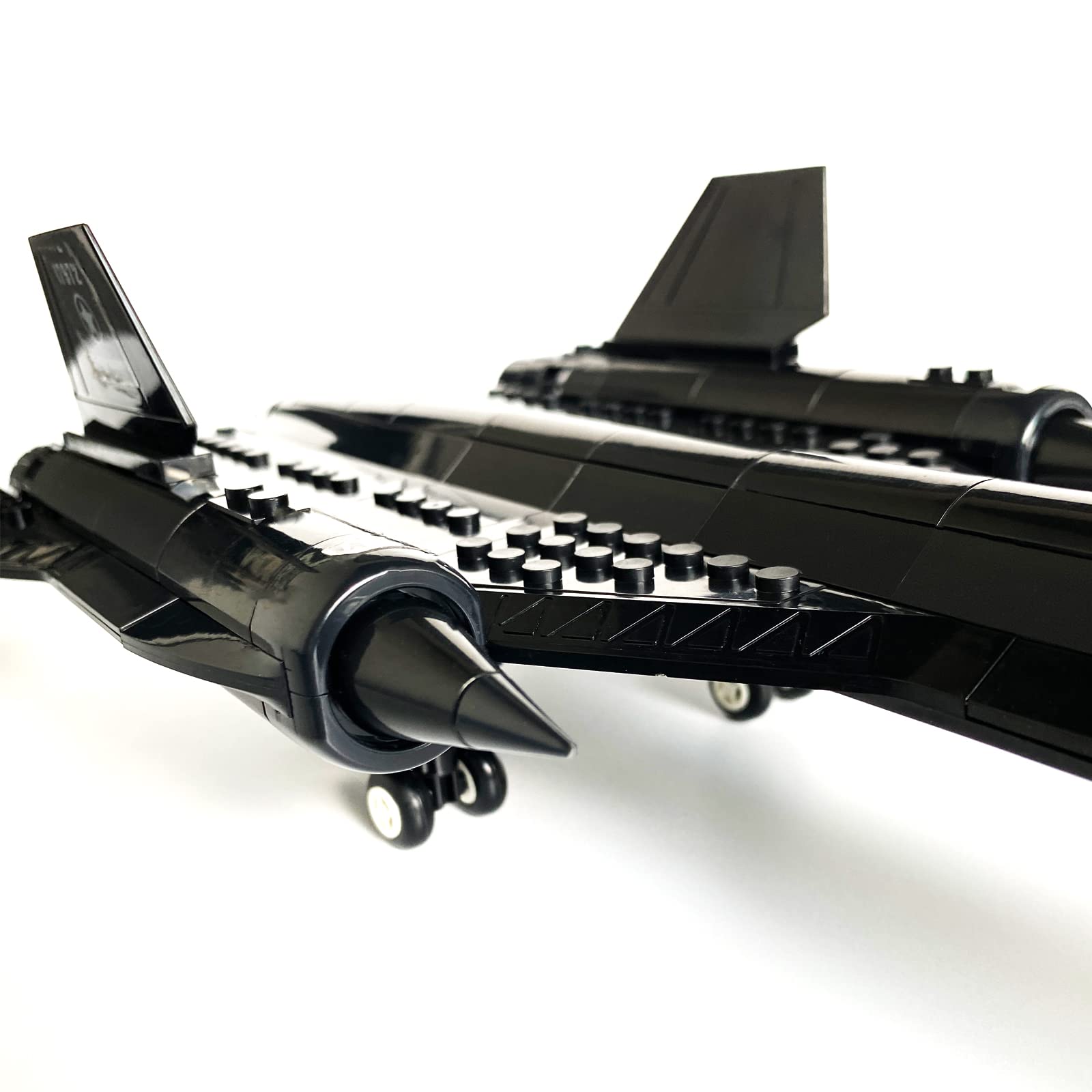 ZYLEDW Airplane Building Bricks Set SR-71 Blackbird Plane Model Reconnaissance Aircraft Army Jet Fighter Building Blocks Kit for Adults Kid Older Than 6 4005