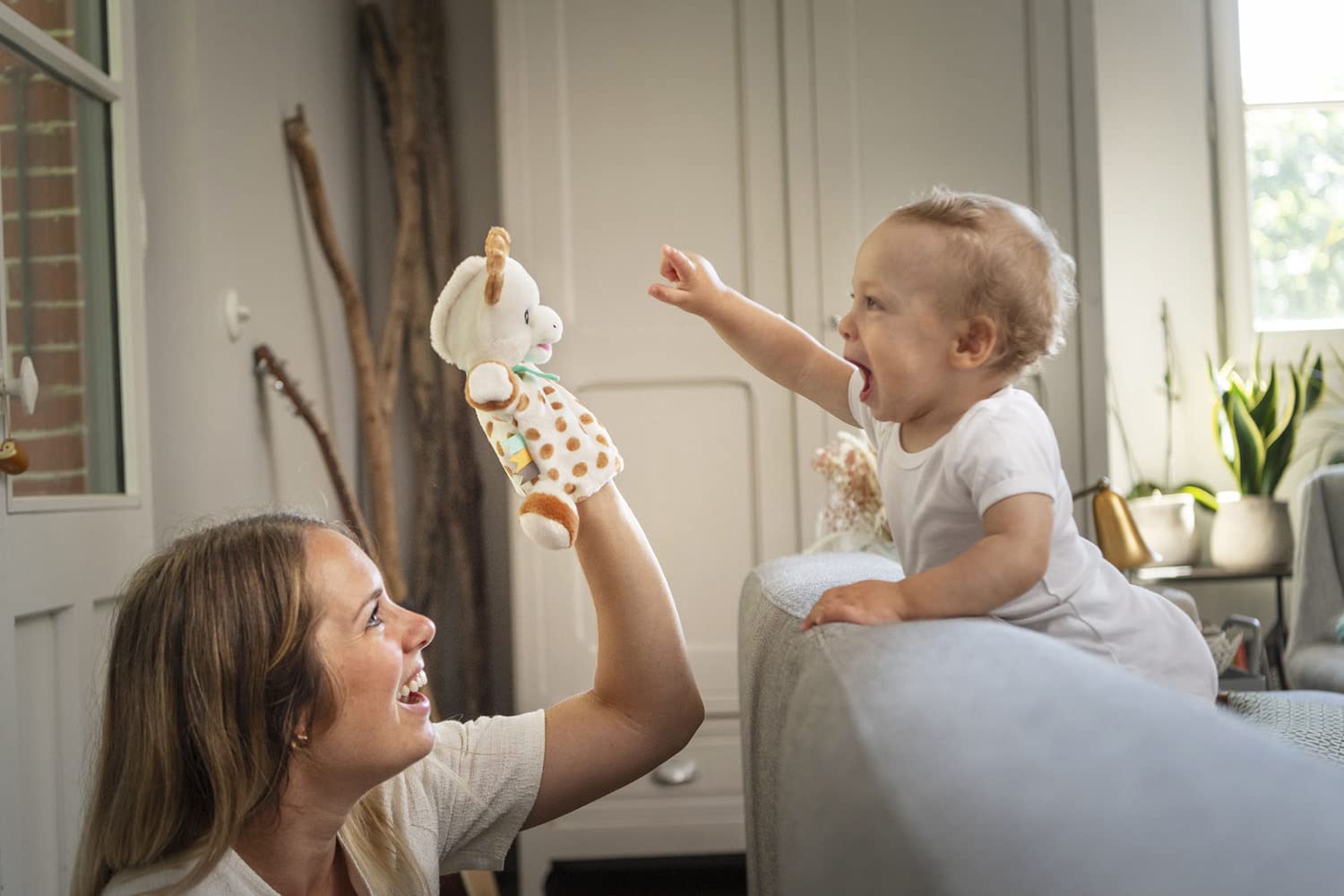 Sophie la girafe | Puppet Comforter | Ultra Soft & Fun | Comfort or Entertain Baby with Sophie la girafe Puppet | Awaken All 5 Senses