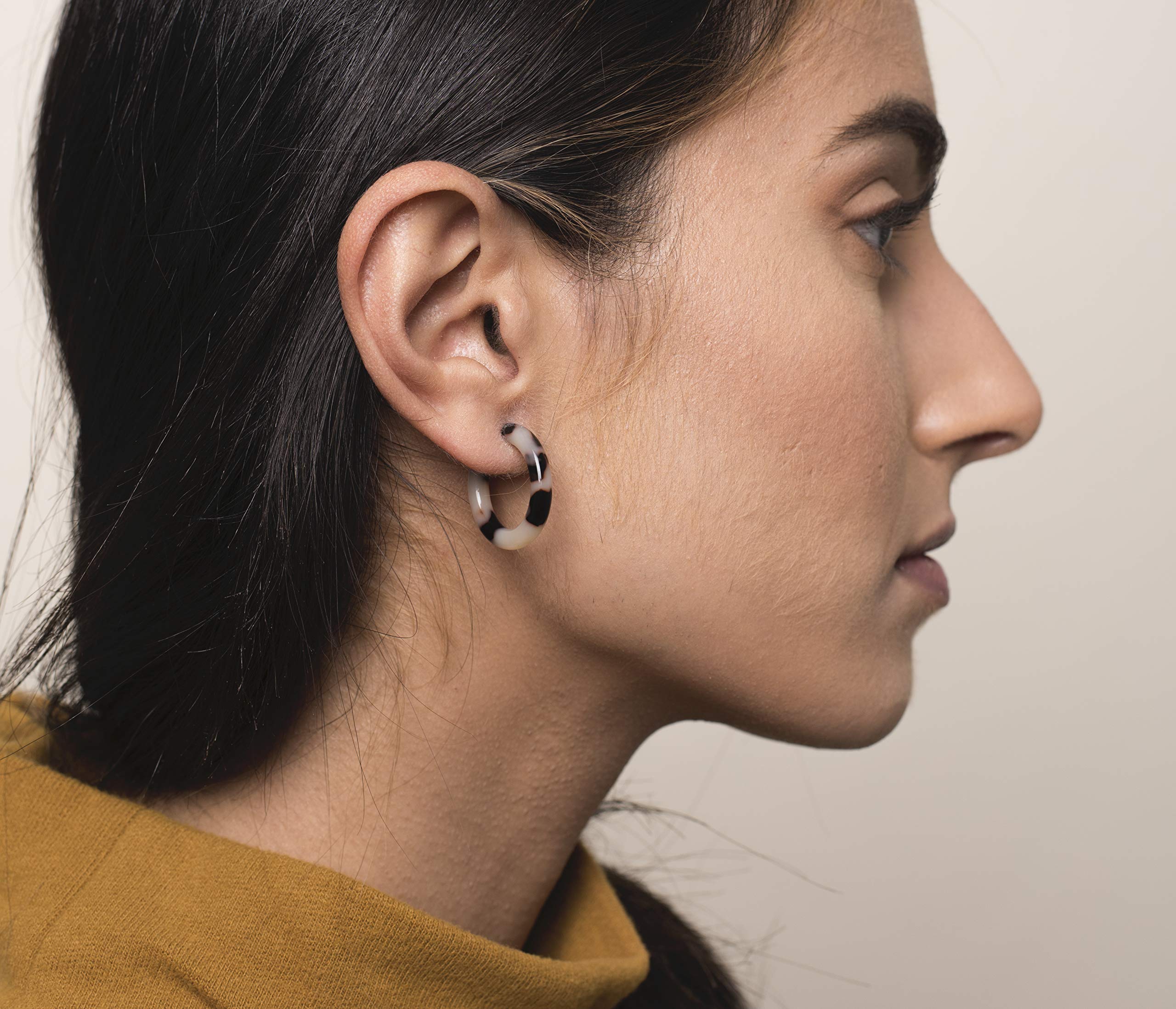 Tortoise Shell Hoop Earrings Small Resin Acrylic Acetate Hoops For Women Men 925 Sterling Silver Posts (Blonde)