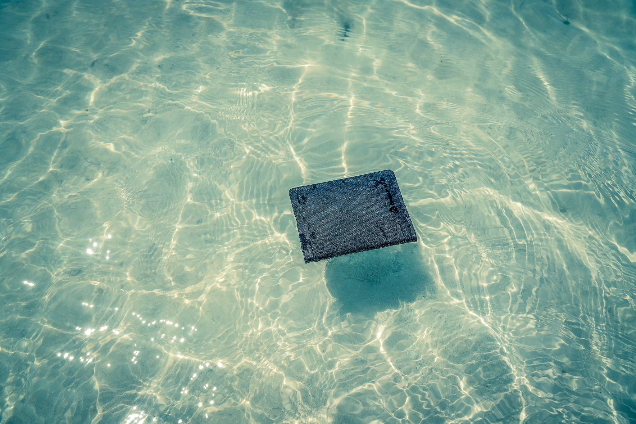 Skog Å Kust Plånbok Floating Waterproof Wallet | Perfect for Boating, Kayaking and Other Outdoor Activities | Bifold Black