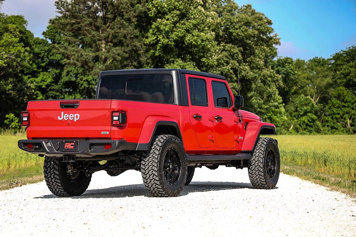 Rough Country 3.5" Lift Kit w/N3 Shocks for 20-24 Jeep Gladiator JT 4WD - 63730